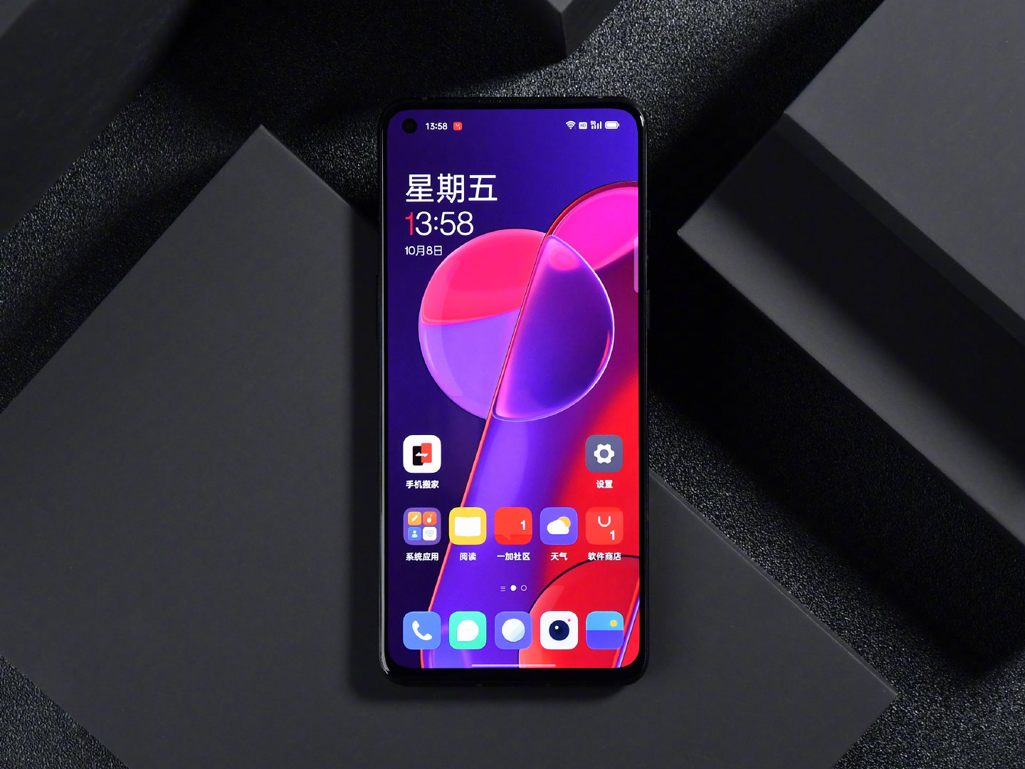 Cận cảnh OnePlus 9RT: Thiết cao cấp, phiên bản màu đen có mặt lưng ...