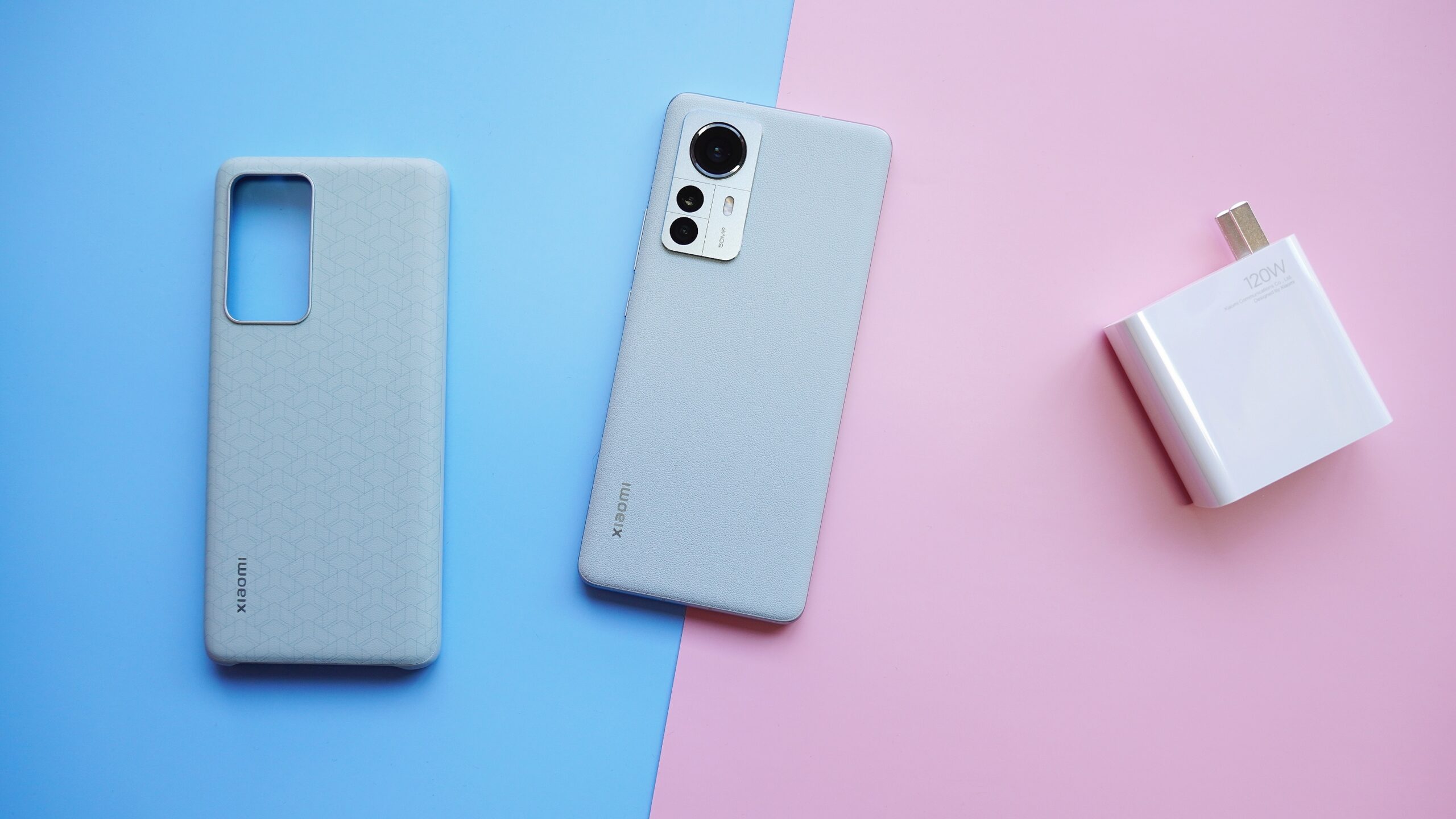 Trên tay Xiaomi 12 Pro: Thiết kế mới mẻ, tặng kèm đủ phụ kiện, bản mặt ...