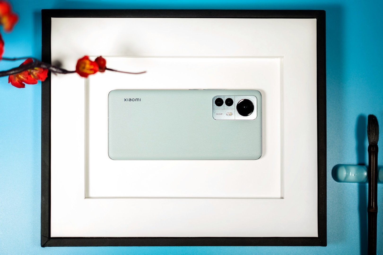 Trên tay Xiaomi 12 Pro: Thiết kế mới mẻ, tặng kèm đủ phụ kiện, bản mặt ...