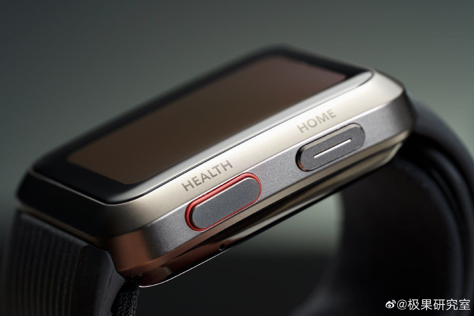 Trên tay Huawei Watch D: Smartwatch hiếm hoi trên thị trường có tính ...