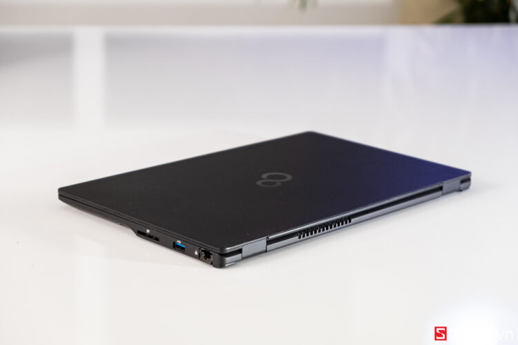 Đánh giá Fujitsu UH-X: Laptop 13 inch nặng chỉ 749g, đầy đủ cổng kết ...