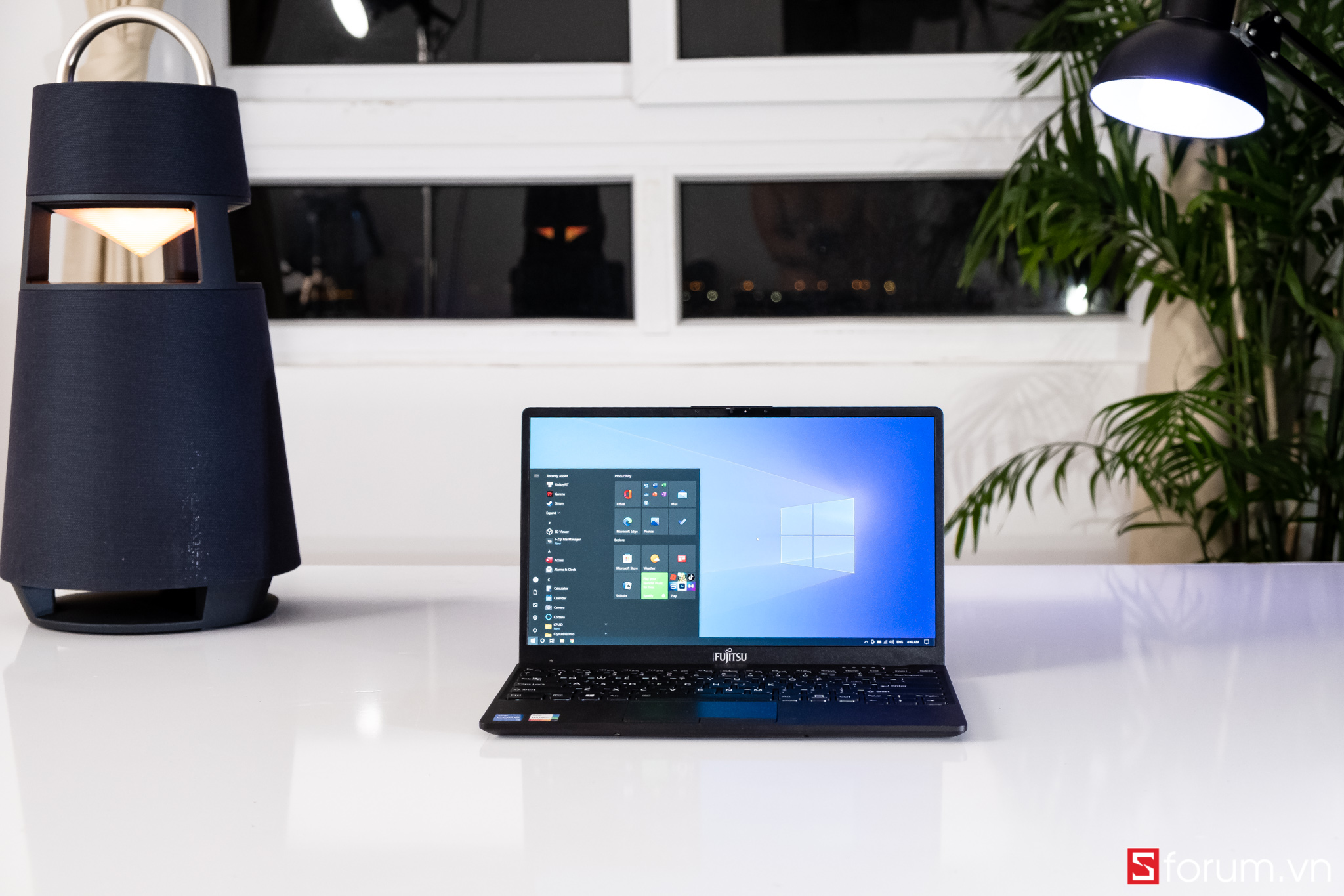 Đánh giá Fujitsu UH-X: Laptop 13 inch nặng chỉ 749g, đầy đủ cổng kết ...