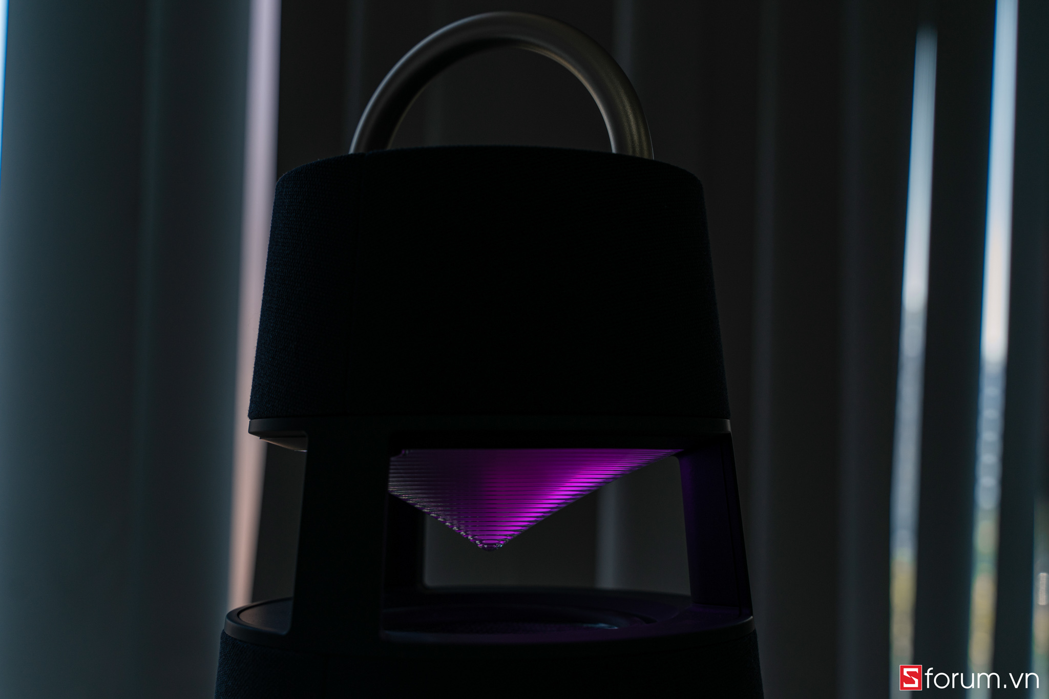 Trên tay loa di động LG XBOOM 360 RP4: 360 độ "real", màng loa mid ...