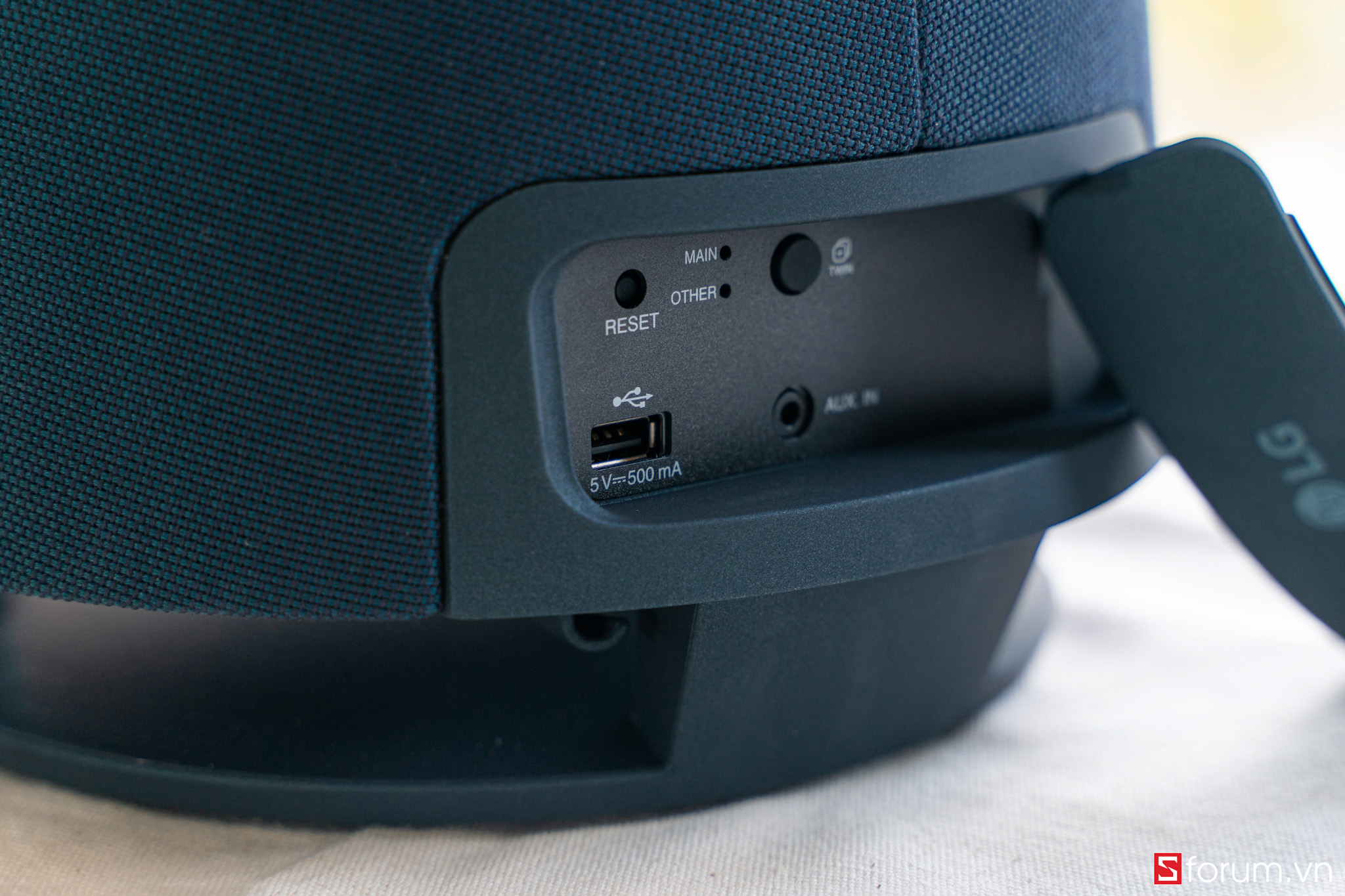 Trên tay loa di động LG XBOOM 360 RP4: 360 độ "real", màng loa mid ...