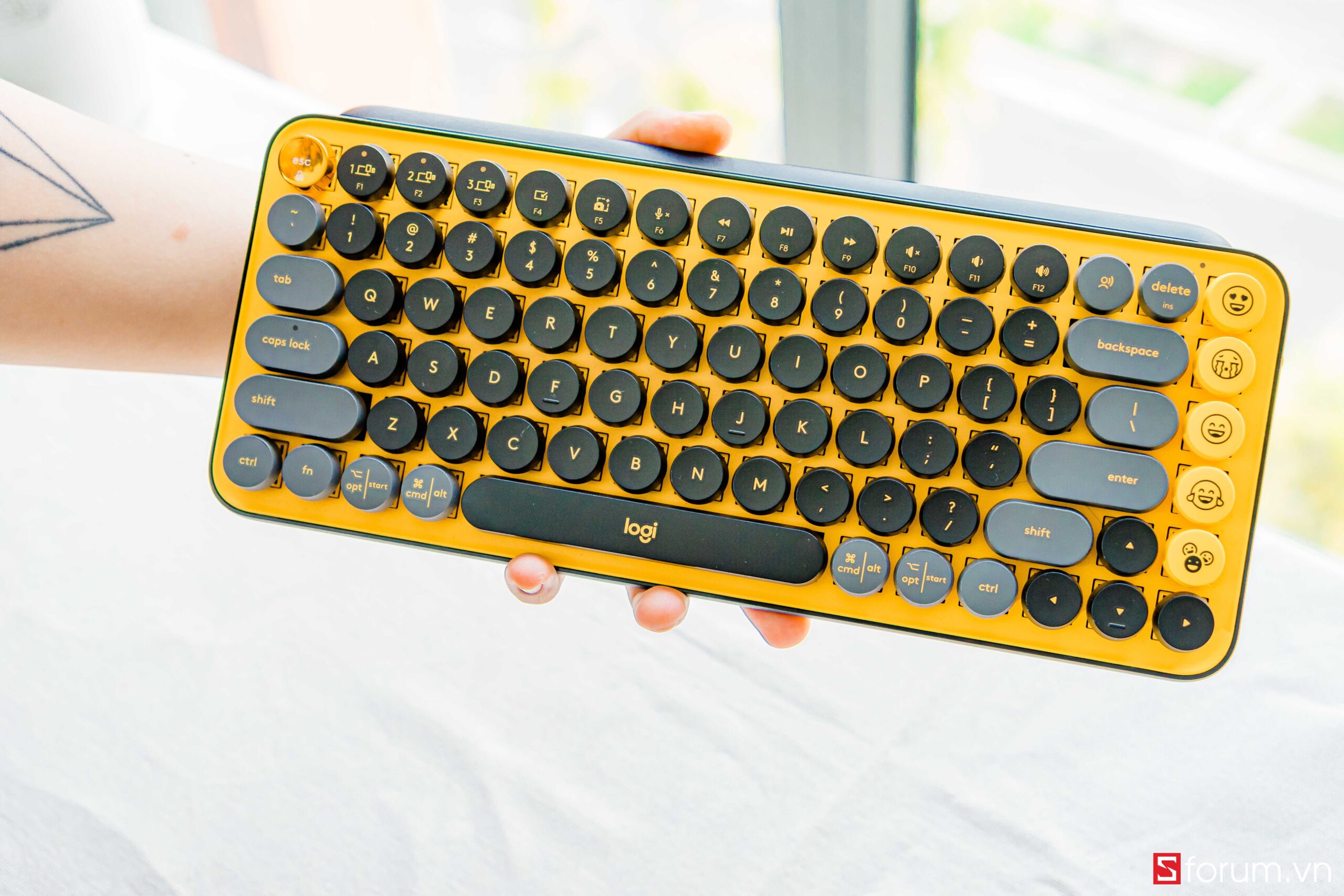 Trên tay bàn phím cơ không dây Logitech POP Keys: Layout 75%, switch ...