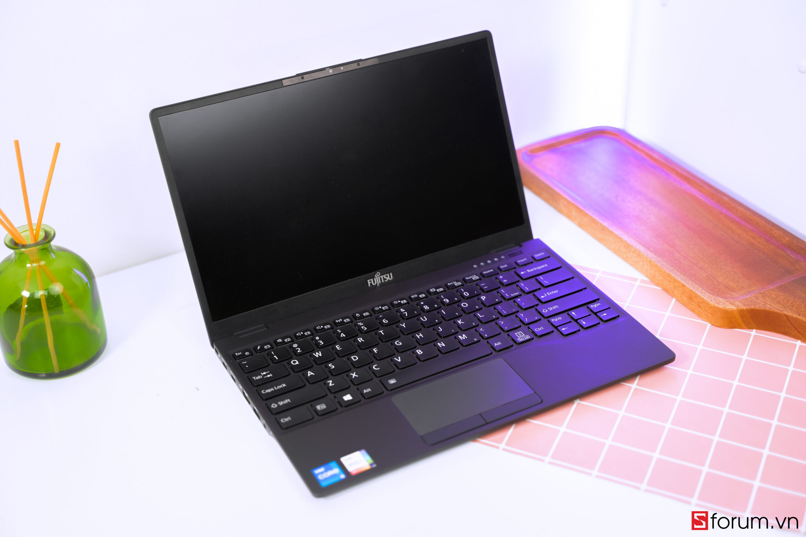 Trên tay Fujitsu UH-X: Laptop nhẹ nhất thế giới, màn hình IGZO 13.3 ...