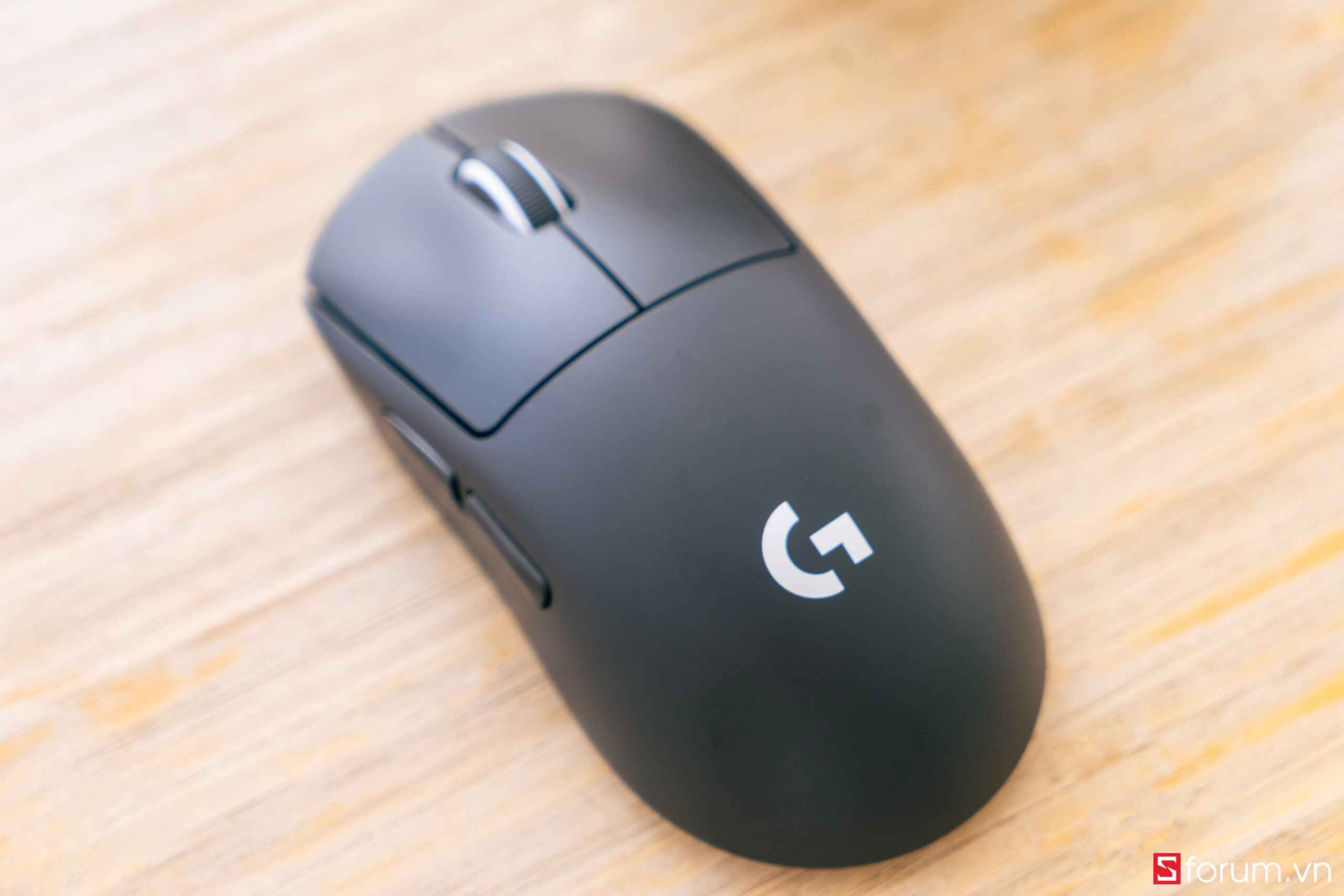 Trên tay chuột gaming Logitech G Pro X Superlight: Siêu nhẹ, kết nối ...