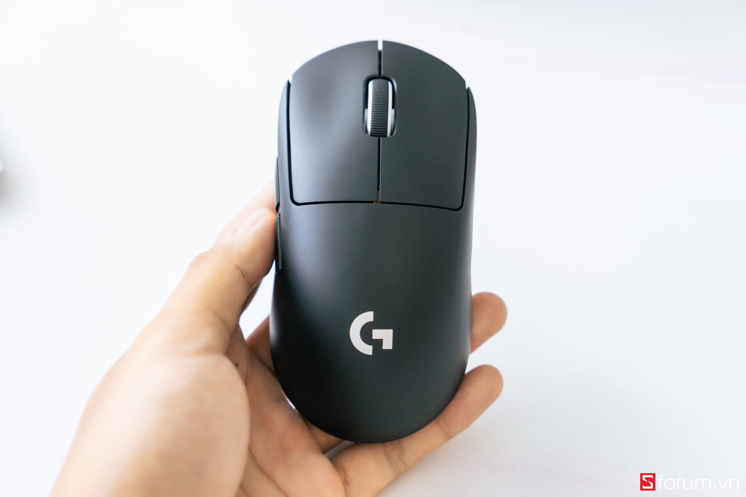 Trên tay chuột gaming Logitech G Pro X Superlight: Siêu nhẹ, kết nối ...
