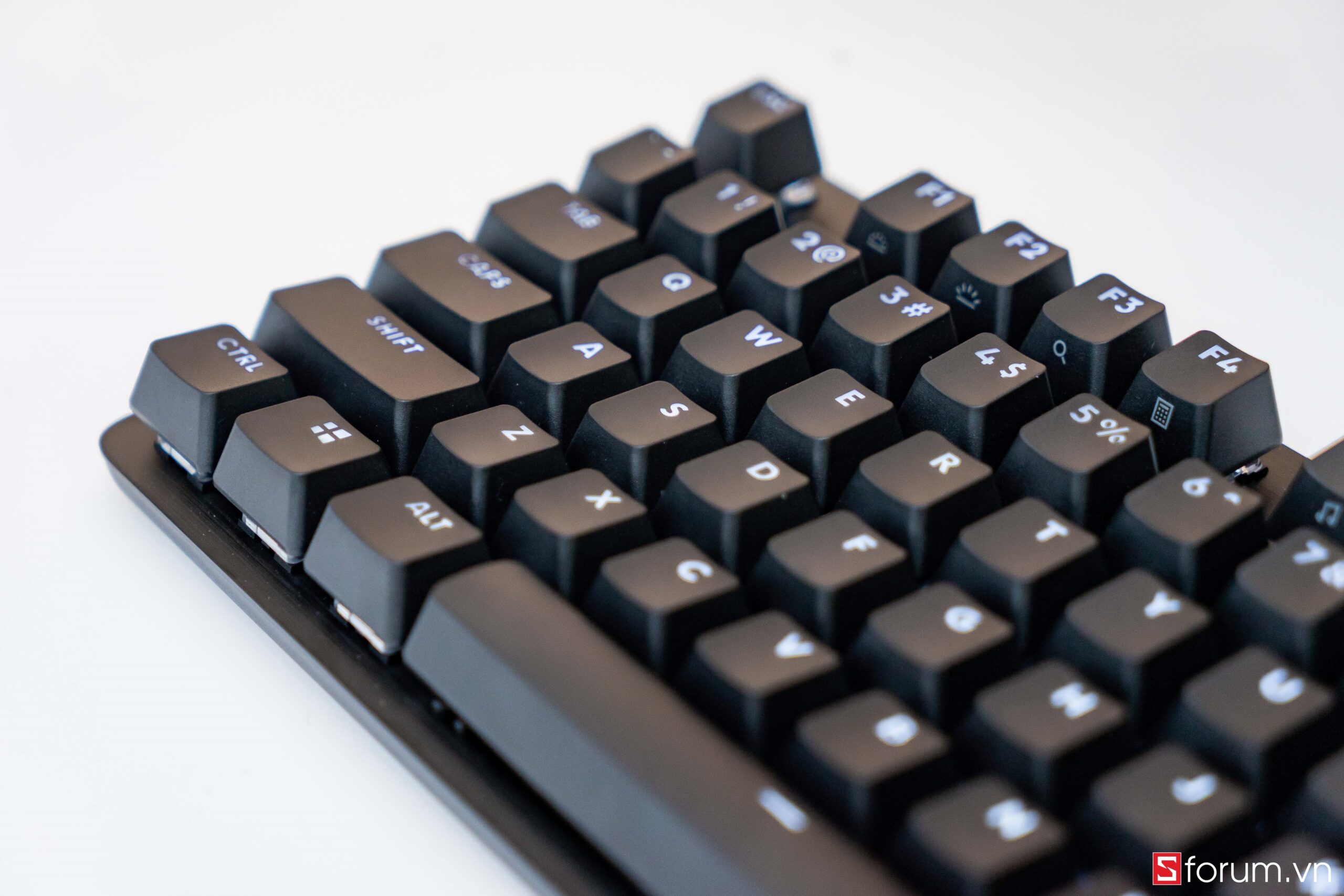 Trên tay và đánh giá nhanh bàn phím Logitech G413 SE và TKL SE: Phím ...