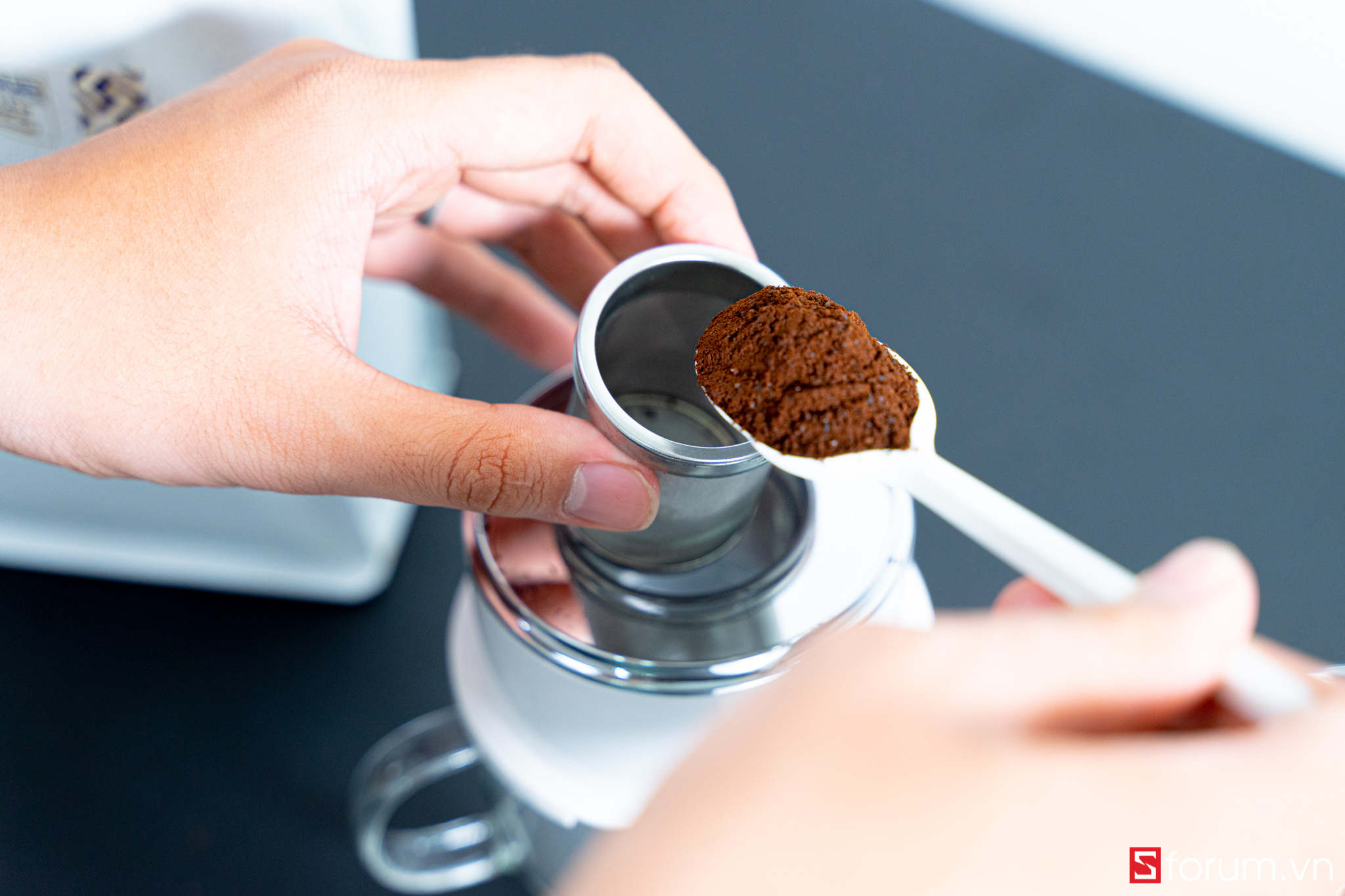 Trên tay chiếc máy pha cafe mini cực nhỏ gọn với phong cách "plug ...