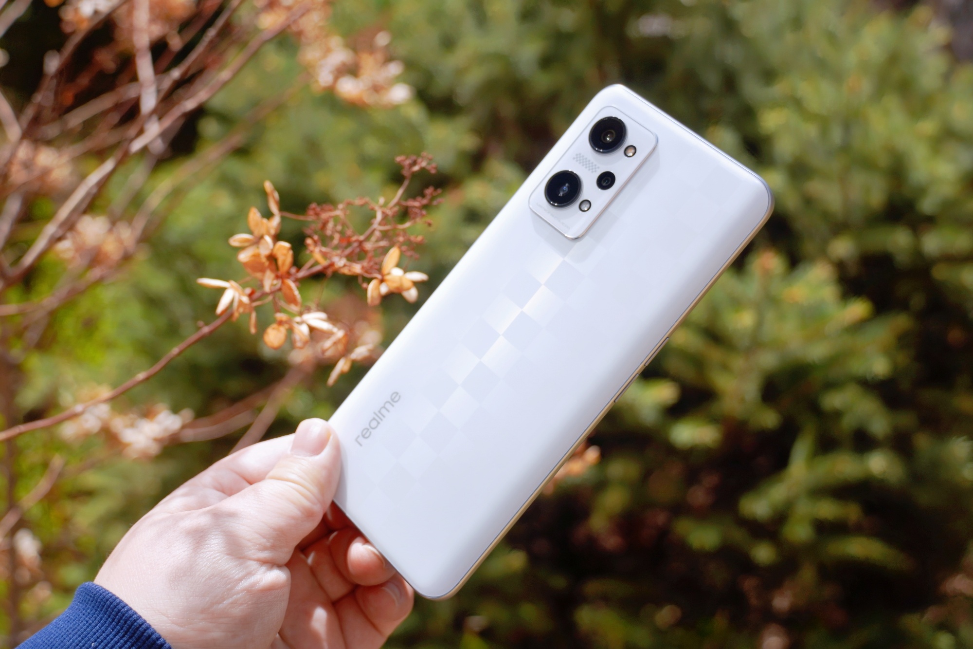 Trên tay realme Q5 Pro: Ngoại hình đẹp mắt, chip Snapdragon 870 mạnh mẽ ...