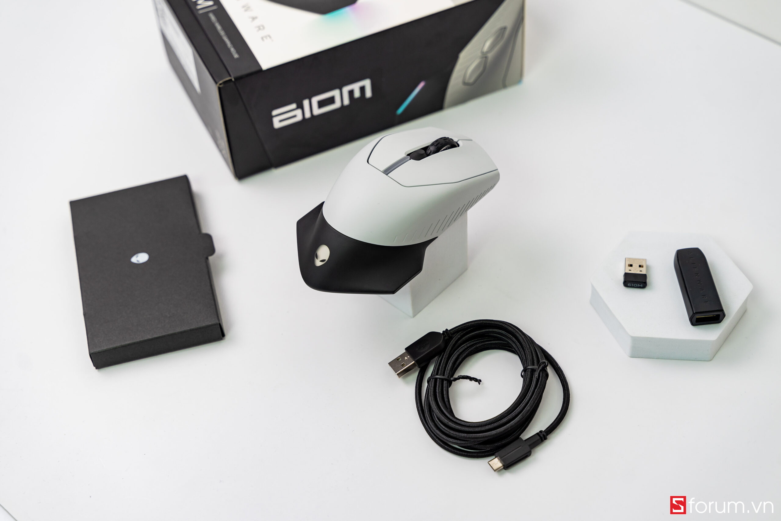 Trên tay chuột gaming Alienware AW610M: Con chuột đến từ tượng đài ...