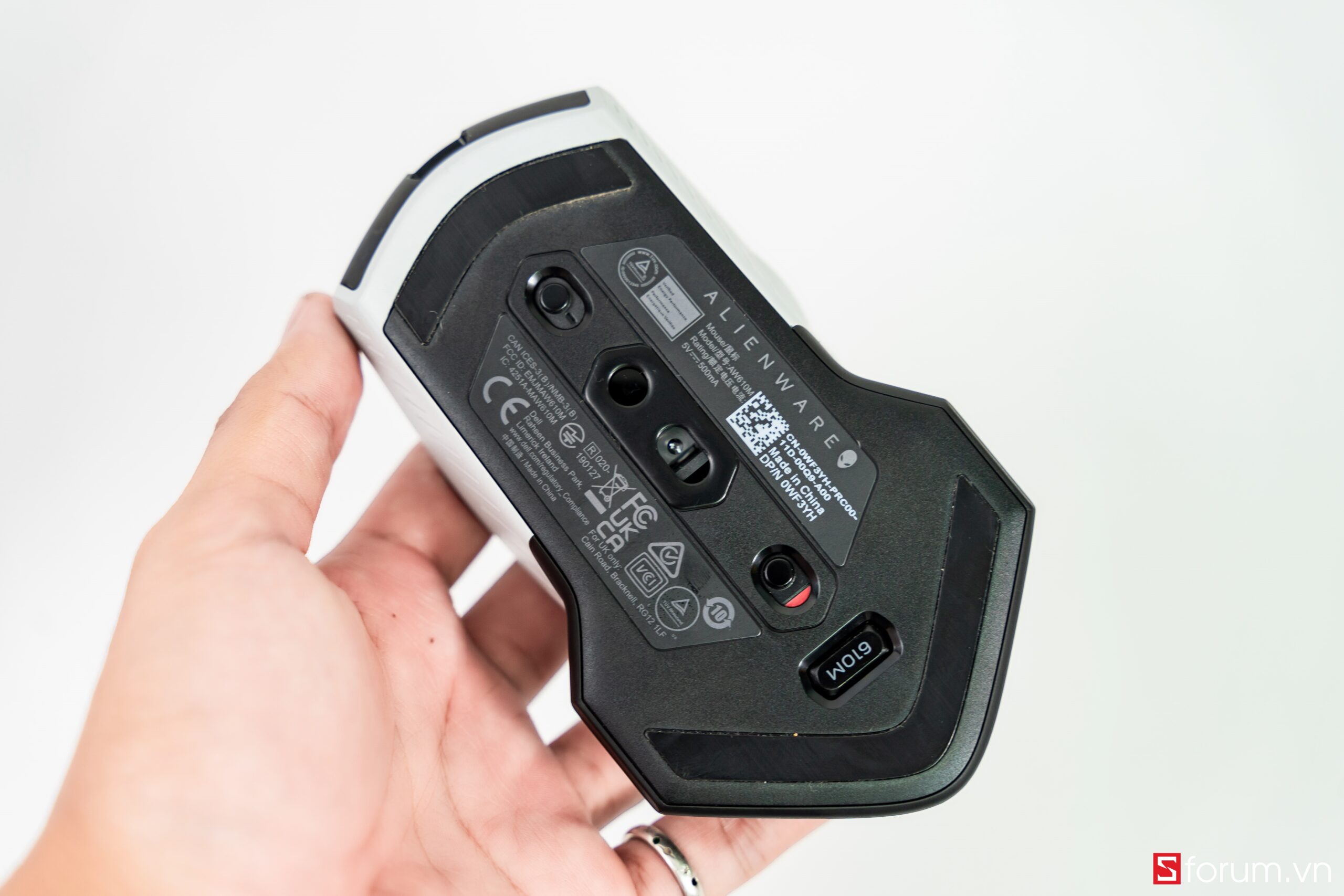 Trên tay chuột gaming Alienware AW610M: Con chuột đến từ tượng đài ...