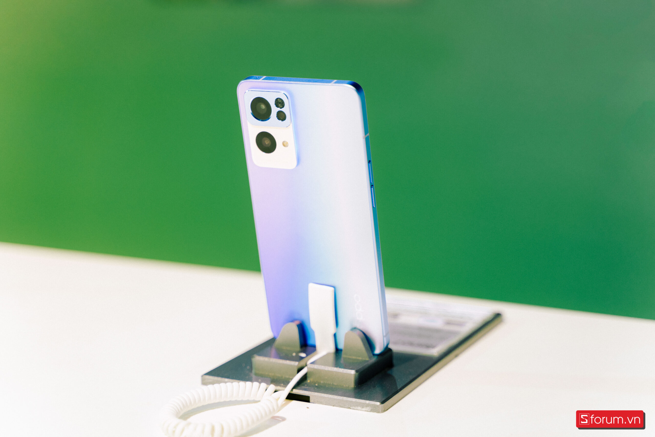 Trên tay nhanh OPPO Reno7 Pro 5G: Thiết kế ấn tượng, camera 50MP, giá ...