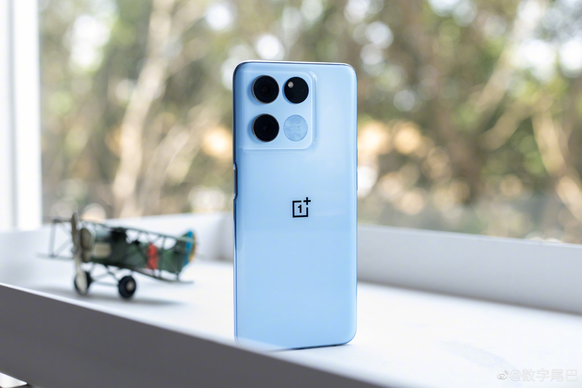 Trên tay OnePlus Ace Racing Edition: Thiết kế đẹp, chip Dimensity 8100 ...