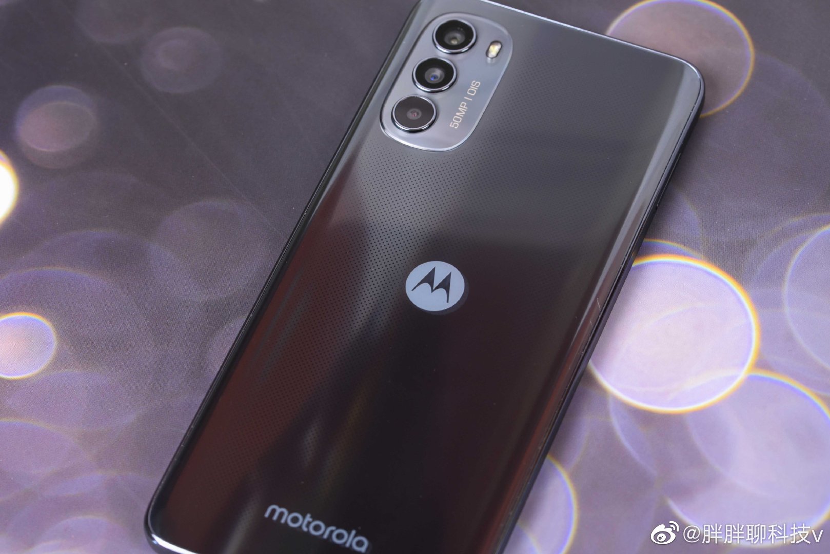 Trên tay Moto G71s: Điện thoại giá dưới 6 triệu có màn hình đẹp, camera ...