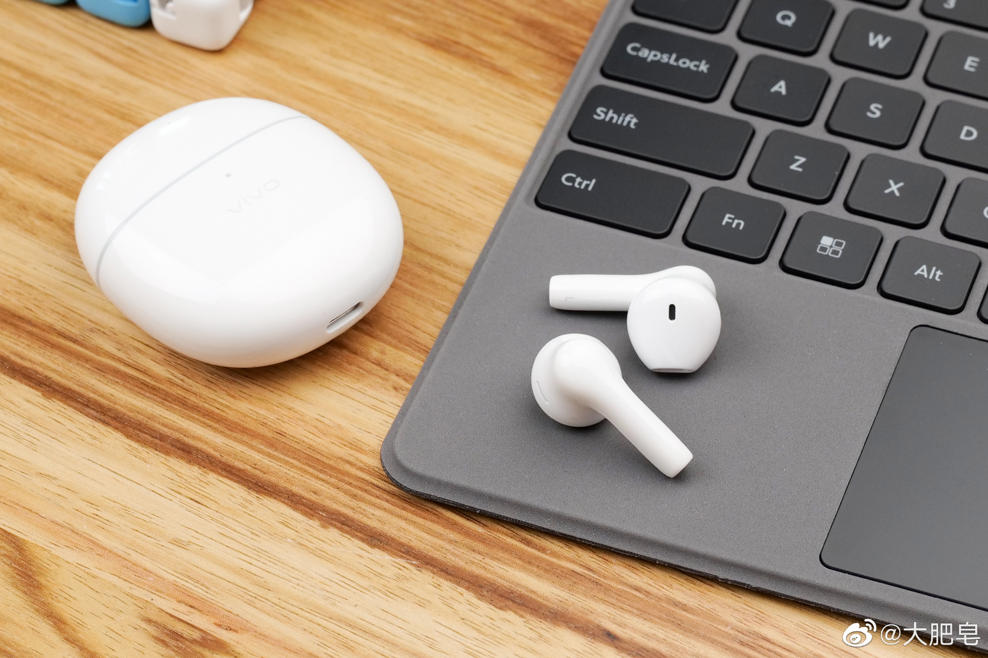 Trên tay vivo TWS Air: Tai nghe không dây siêu nhẹ của vivo, giá chưa ...