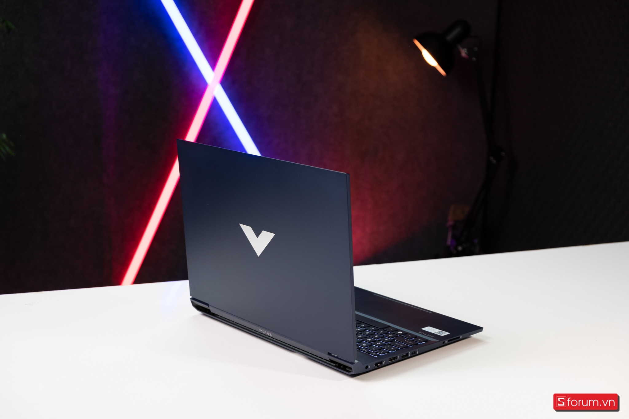 Trên tay HP Victus 16 phiên bản CPU Intel: Màu xanh dương đậm đẹp hơn ...