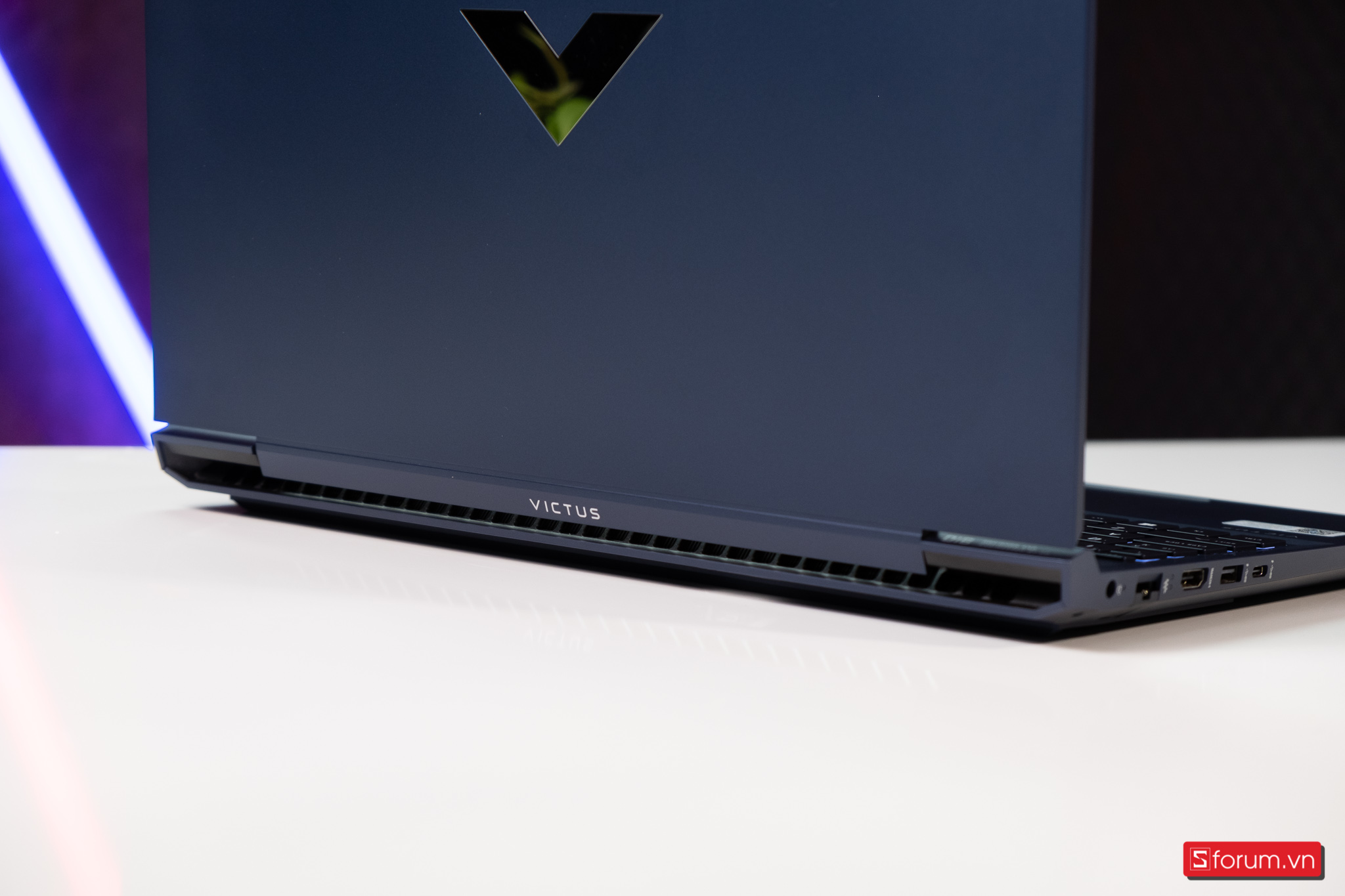 Trên tay HP Victus 16 phiên bản CPU Intel: Màu xanh dương đậm đẹp hơn ...