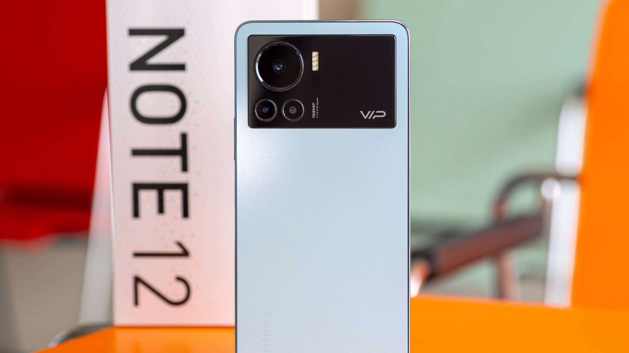 Trên tay điện thoại VIP giá 7 triệu đồng có sạc nhanh 120W