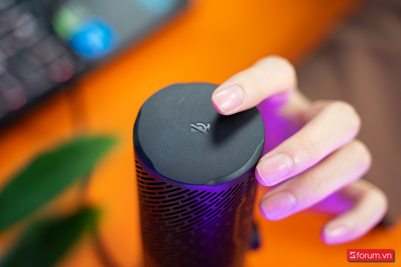 Trên tay JBL Quantum Stream: Thiết kế gọn gàng, đèn LED RGB đẹp mắt ...