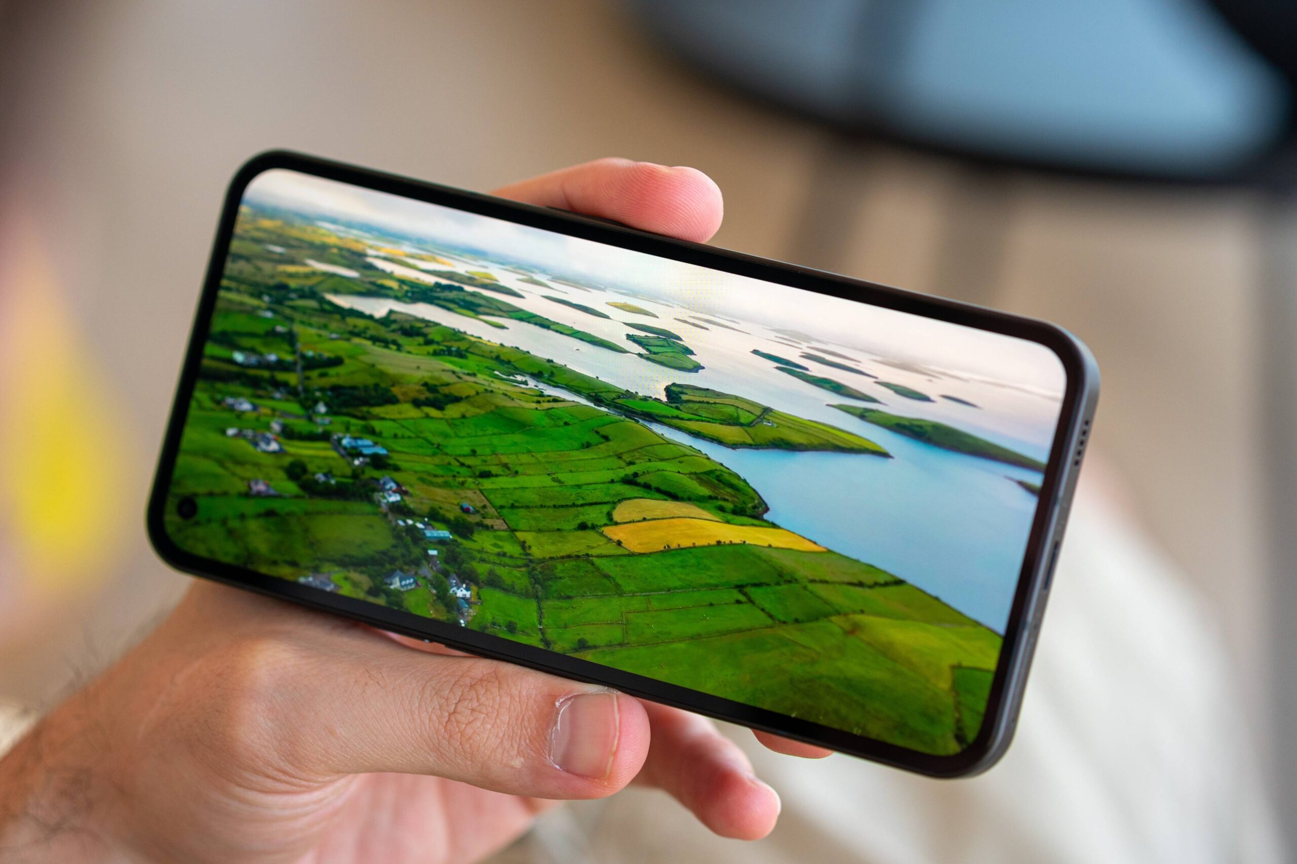 Trên tay Nothing phone (1): Smartphone mới của cựu sáng lập OnePlus có ...