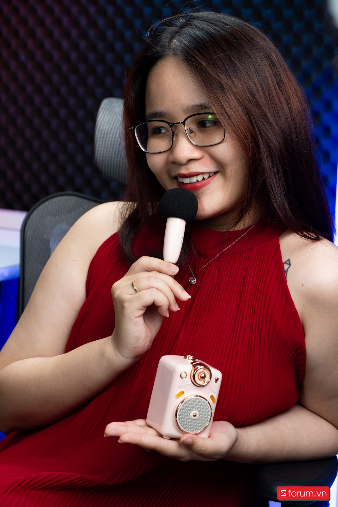 Trên tay Divoom Fairy OK màu hường pastel: Loa karaoke văn minh nhất ...