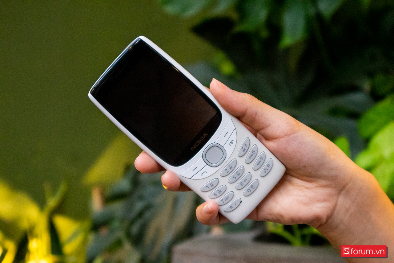 Trên tay Nokia 8210 4G: Thiết kế huyền thoại, bổ sung thêm camera, trang kết bị kết nối 4G