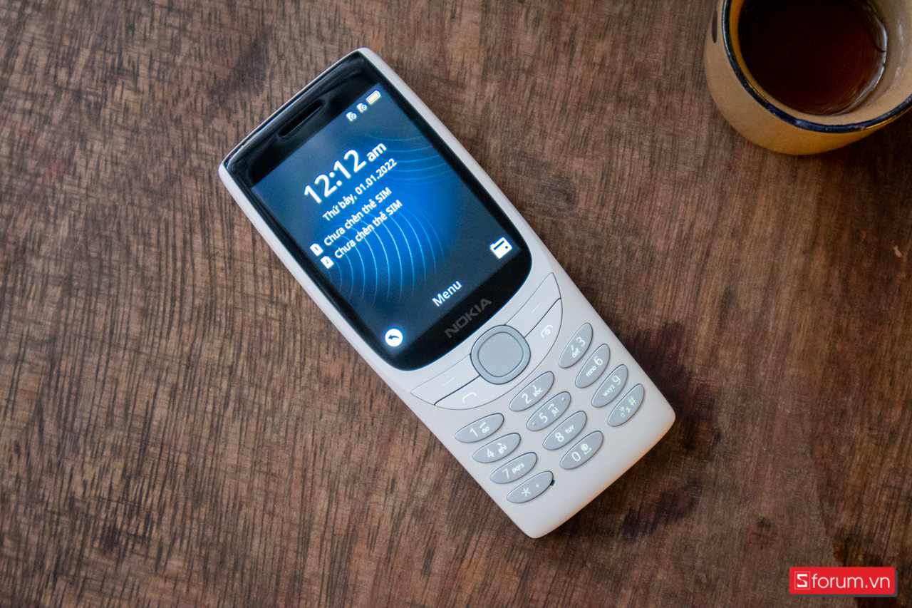 Trên tay Nokia 8210 4G: Thiết kế huyền thoại, bổ sung thêm camera ...