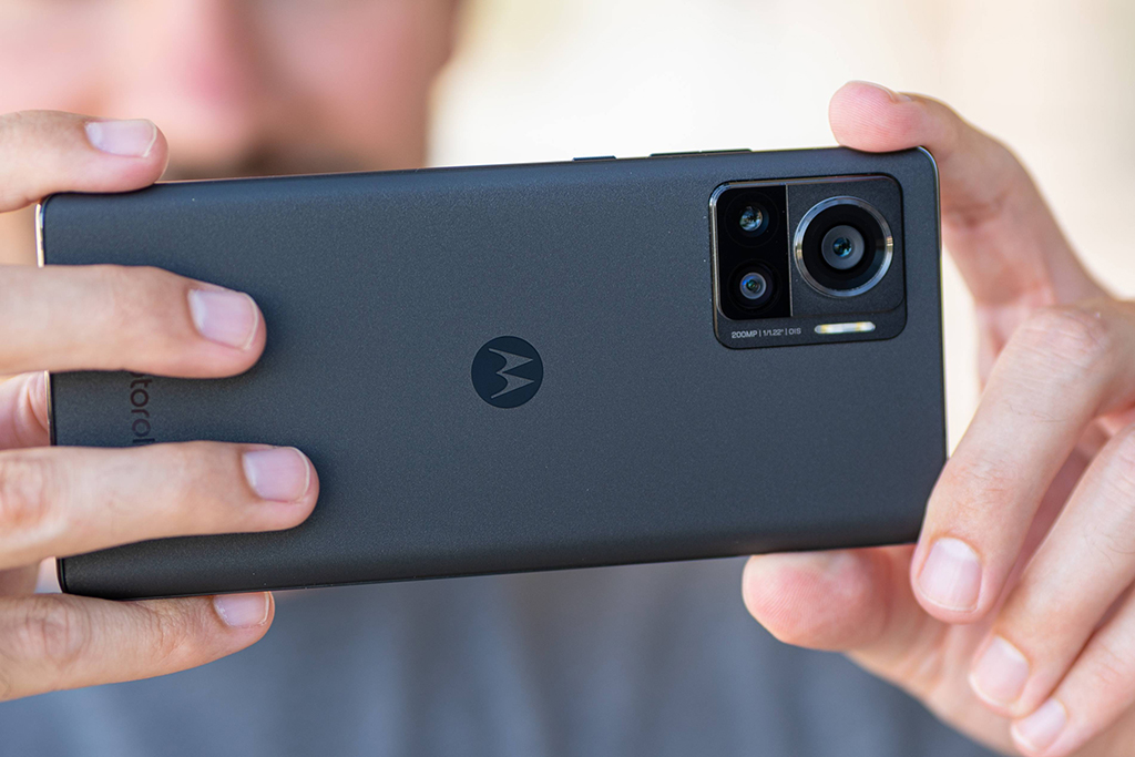 Trên tay Motorola Edge 30 Ultra: Smartphone có camera 200MP, Snapdragon ...