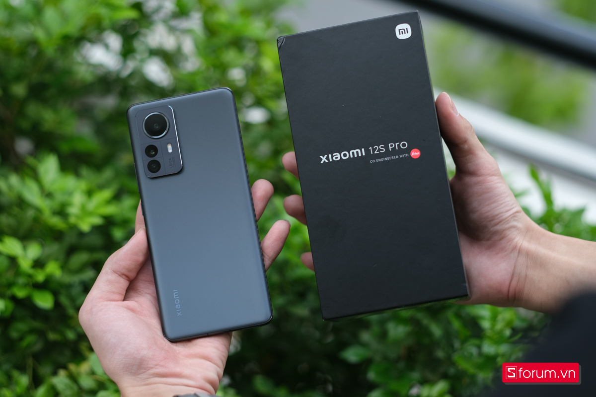 Trên tay Xiaomi 12S Pro: Smartphone Leica kém hấp dẫn trong mắt người dùng Việt