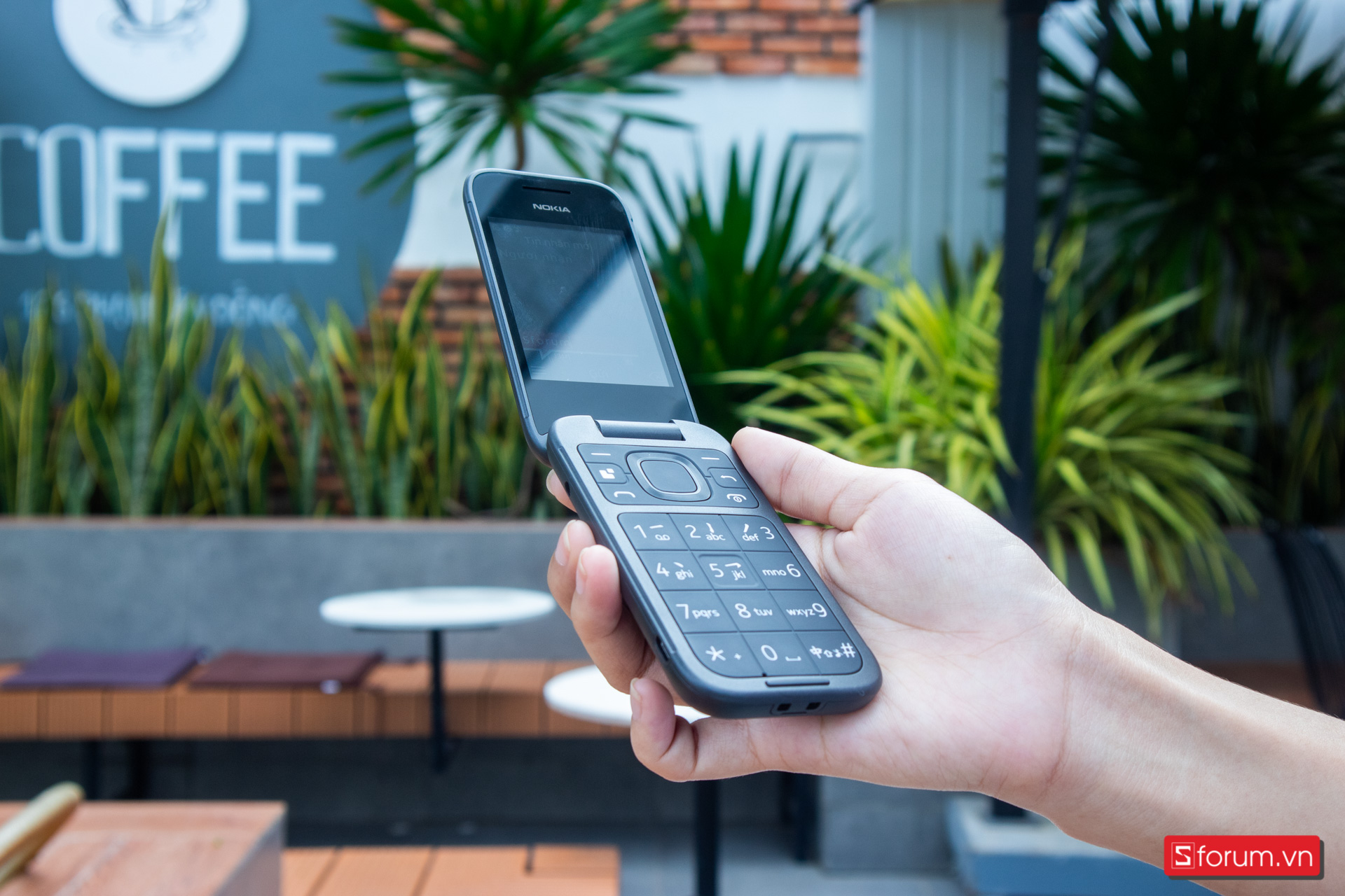 Trên tay Nokia 2660 Flip: Cũng là điện thoại gập, cũng 2 màn hình, siêu ...