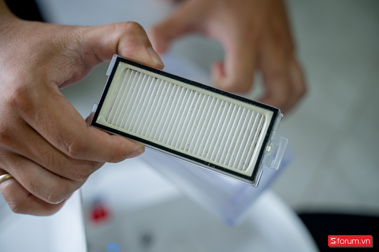 Trên tay Roborock Q7 Max Plus: Lực hút mạnh, lau nhà sạch, tự đổ rác ...