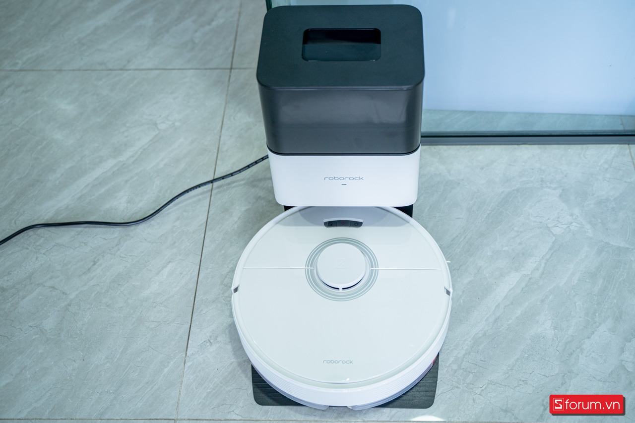 Trên tay Roborock Q7 Max Plus: Lực hút mạnh, lau nhà sạch, tự đổ rác ...