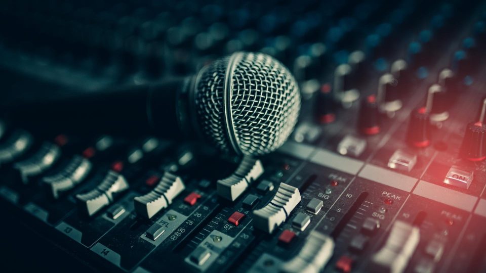 Bật mí cách chỉnh loa “kẹo kéo” hay như dàn loa chuyên nghiệp mà không ...