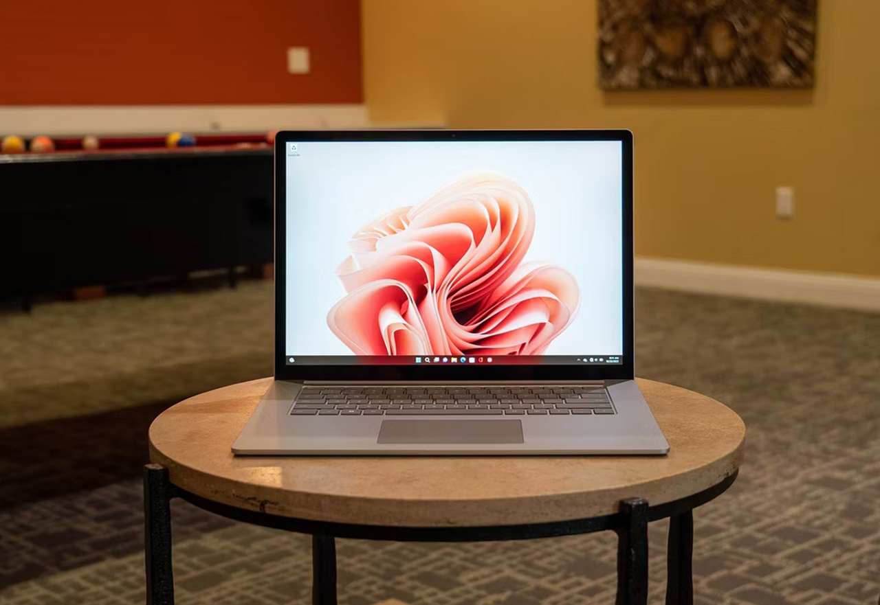 Đánh giá Microsoft Surface Laptop 5: Thiết kế vẫn vậy, hiệu suất cải ...