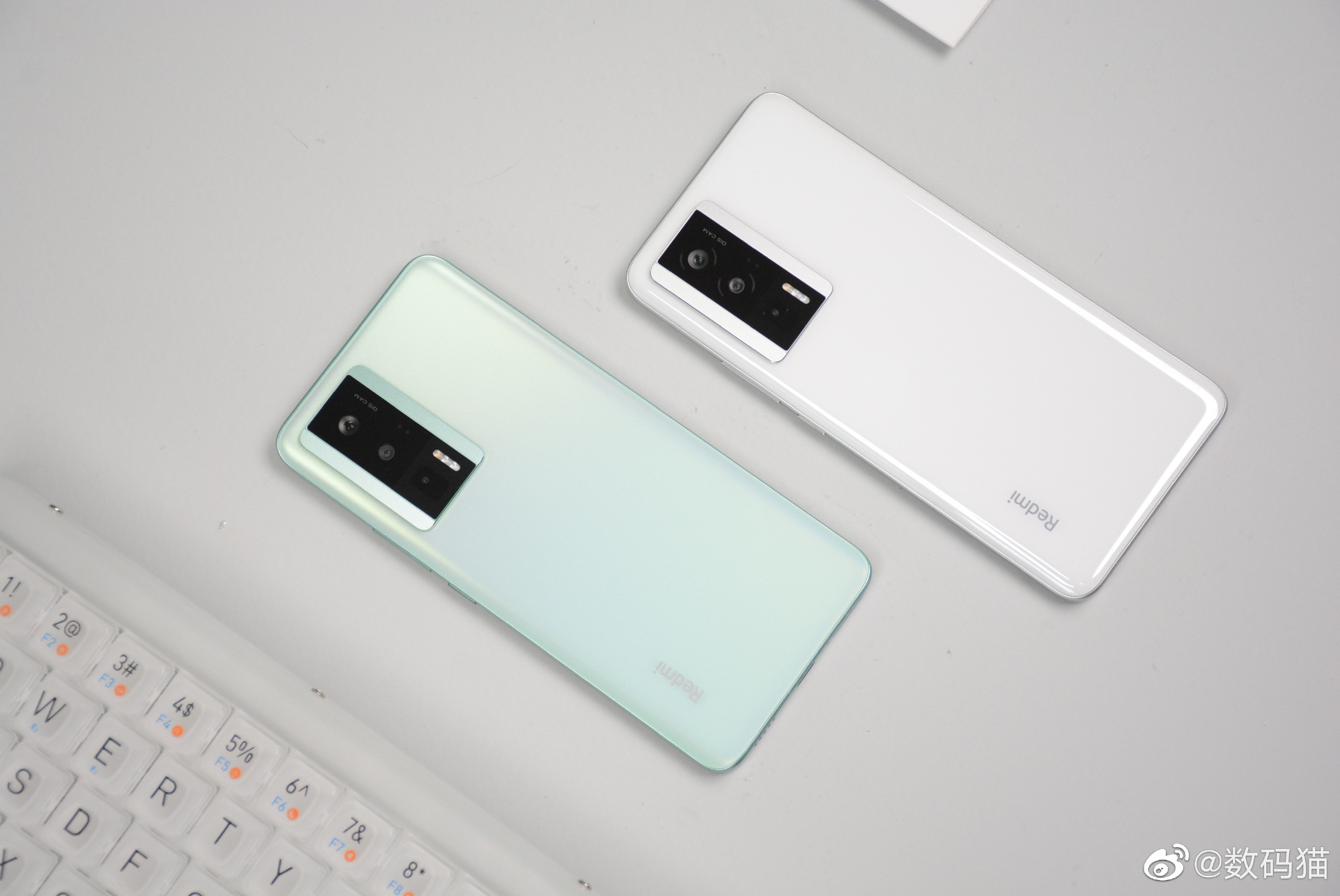 Ảnh thực tế Redmi K60 và K60 Pro: Thiết kế mới, hiệu năng vô địch tầm ...