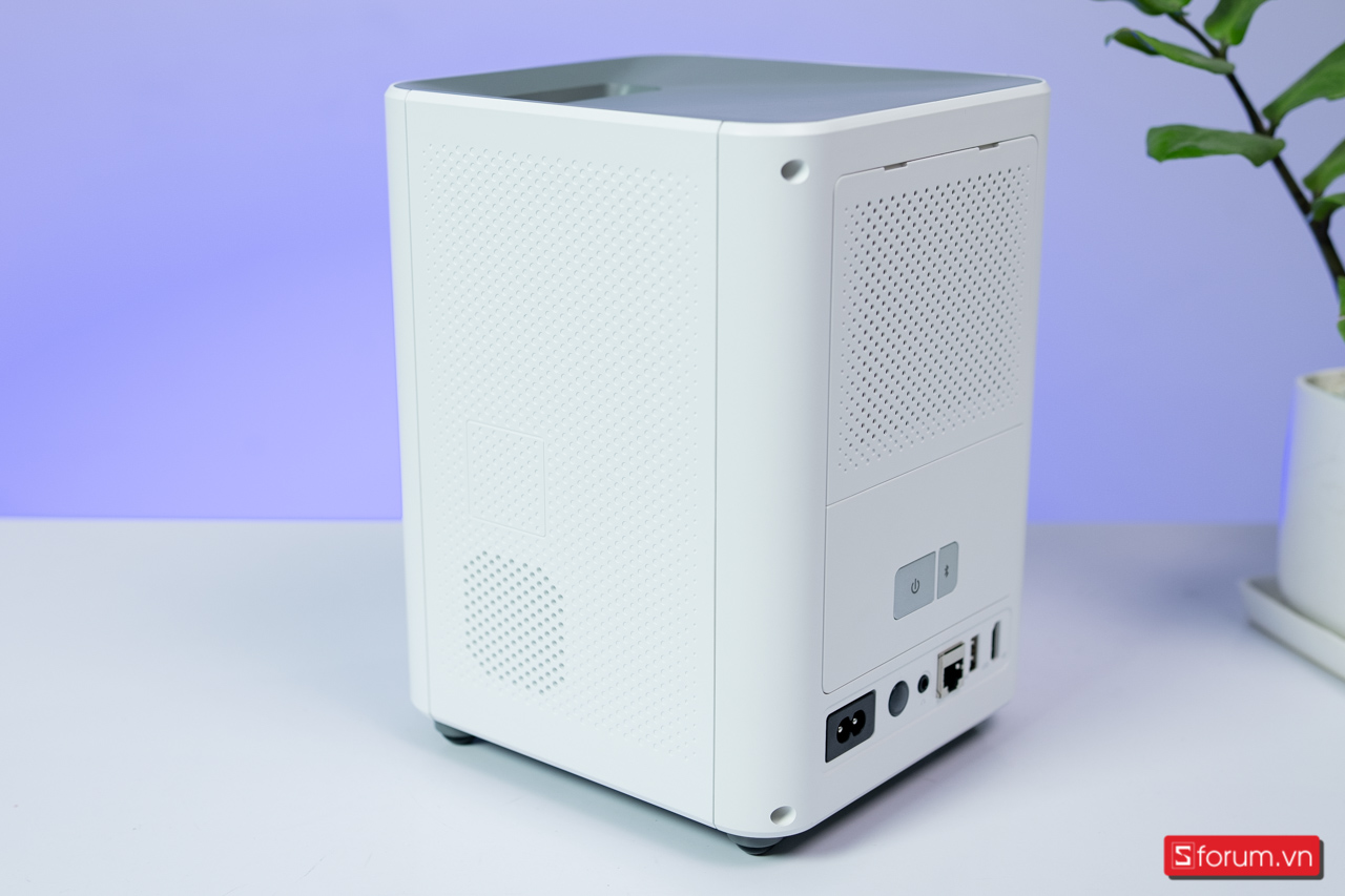 Trên tay máy chiếu Beecube Xtreme: Độ sáng cao, Full HD, hệ điều hành ...