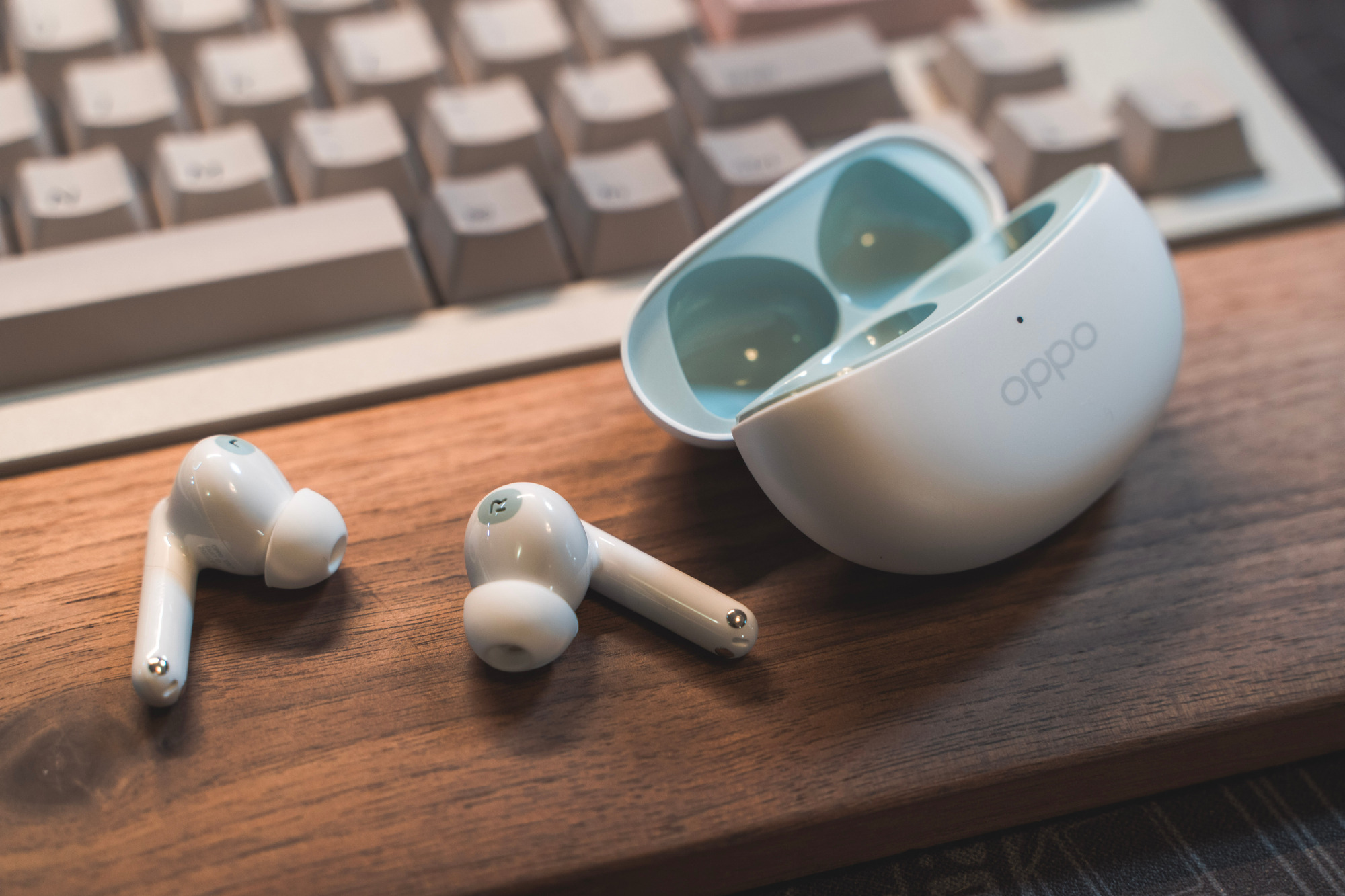 Trên tai OPPO Enco R Pro: Tai nghe dưới 2 triệu có chống ồn chủ động ...