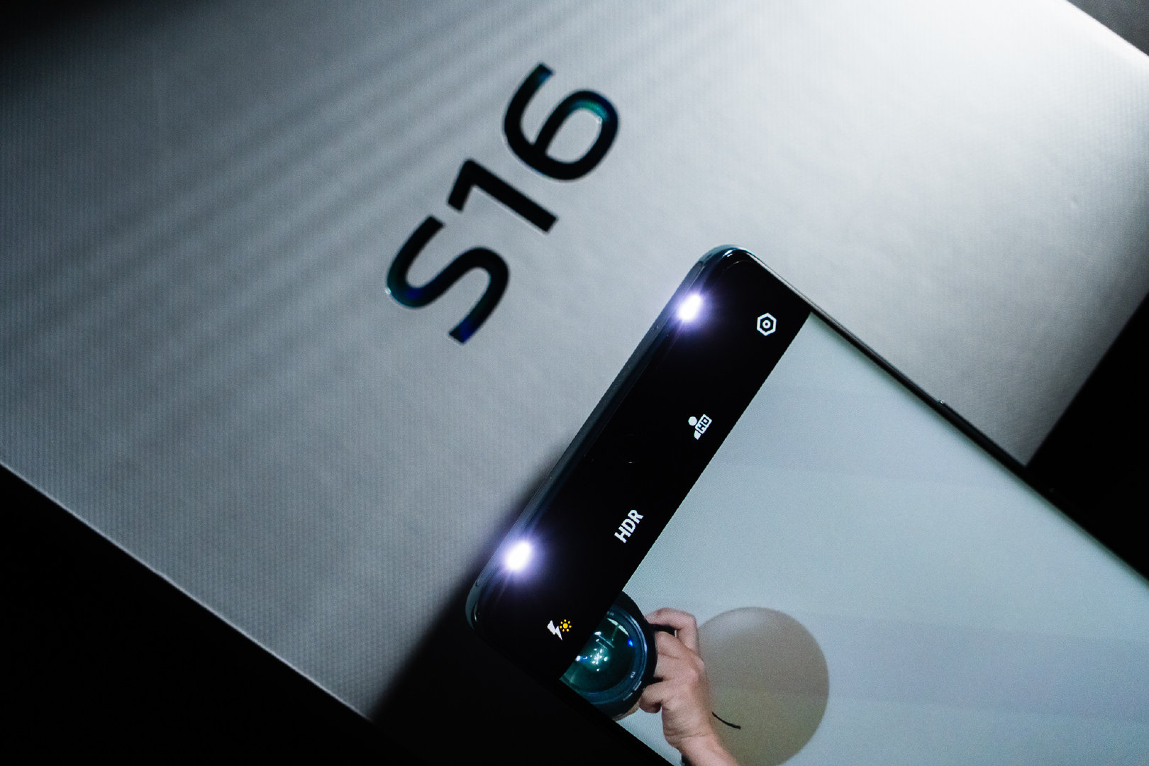 Trên tay vivo S16 và S16 Pro: Thiết kế đẹp mắt, camera selfie 50MP tích hợp đèn LED kép, giá từ ...