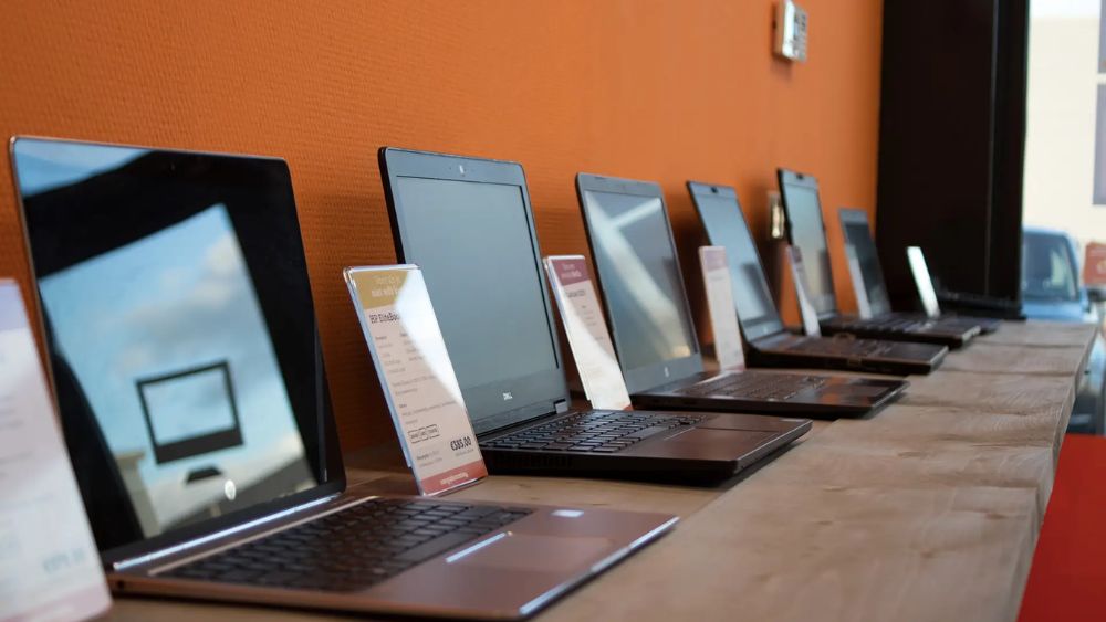 Có nên mua laptop cũ không? 5 mẫu laptop cũ chất lượng, giá "hạt dẻ" tại CellphoneS