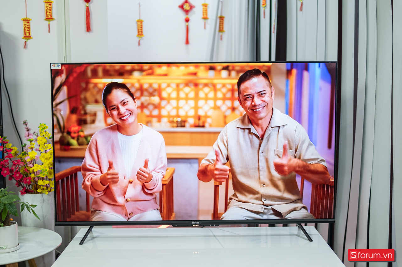Trên tay TV Coocaa 55Y72: Màn hình 4K, 55 inch, cho phòng khách dịp Tết ...