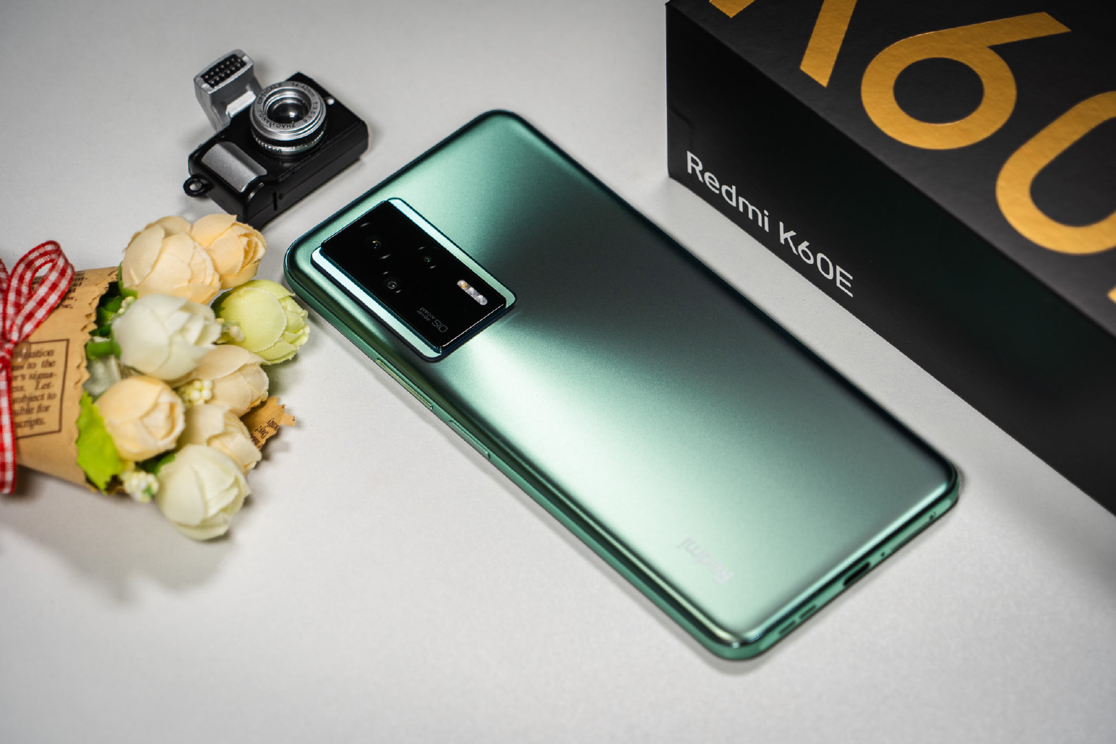 Cận cảnh Redmi K60E: Giá chỉ hơn 7 triệu nhưng có màn hình 2K 120Hz, chip Dimensity 8200 mới