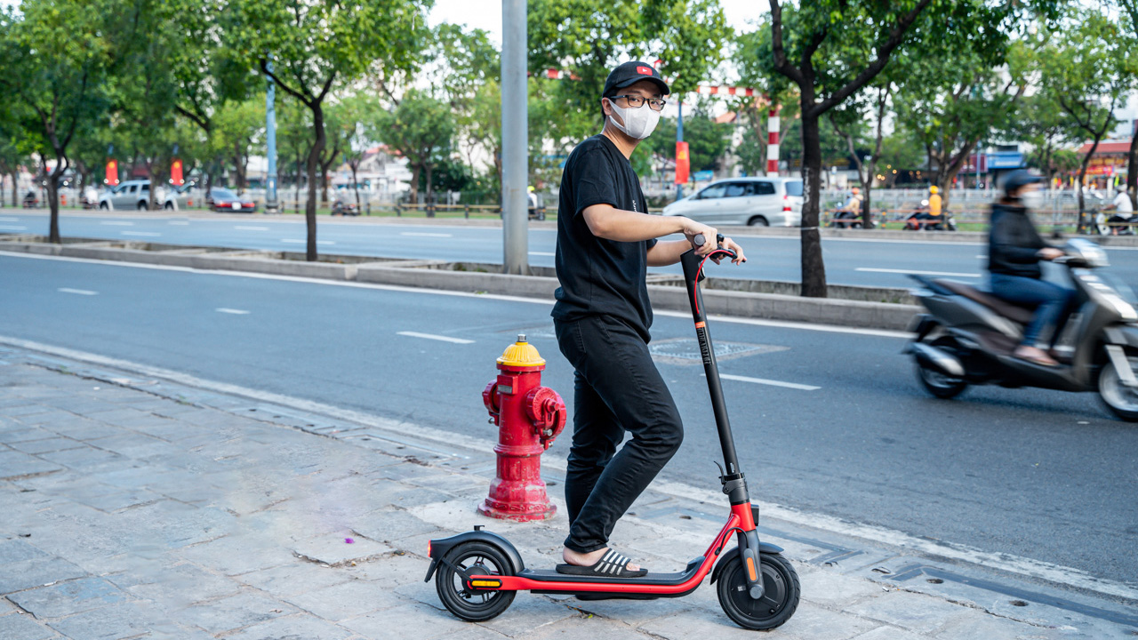 Trải nghiệm xe điện Segway Ninebot D38U: "Max tốc" 30km/h, gấp gọn dễ ...