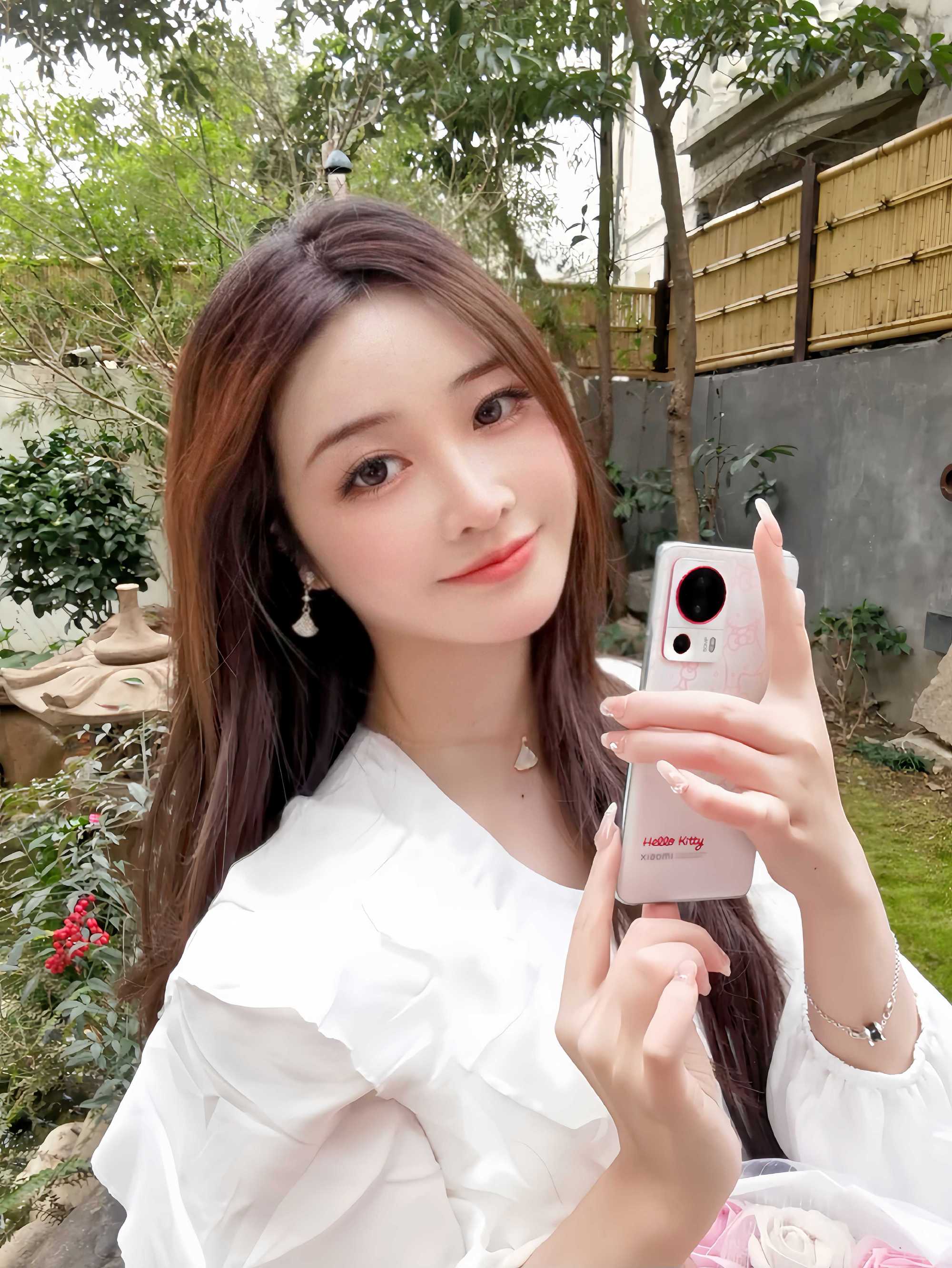 Trên tay Xiaomi Civi 2 Hello Kitty: Thiết kế đẹp mắt, mặt lưng đổi màu, bán giới hạn giá chưa ...