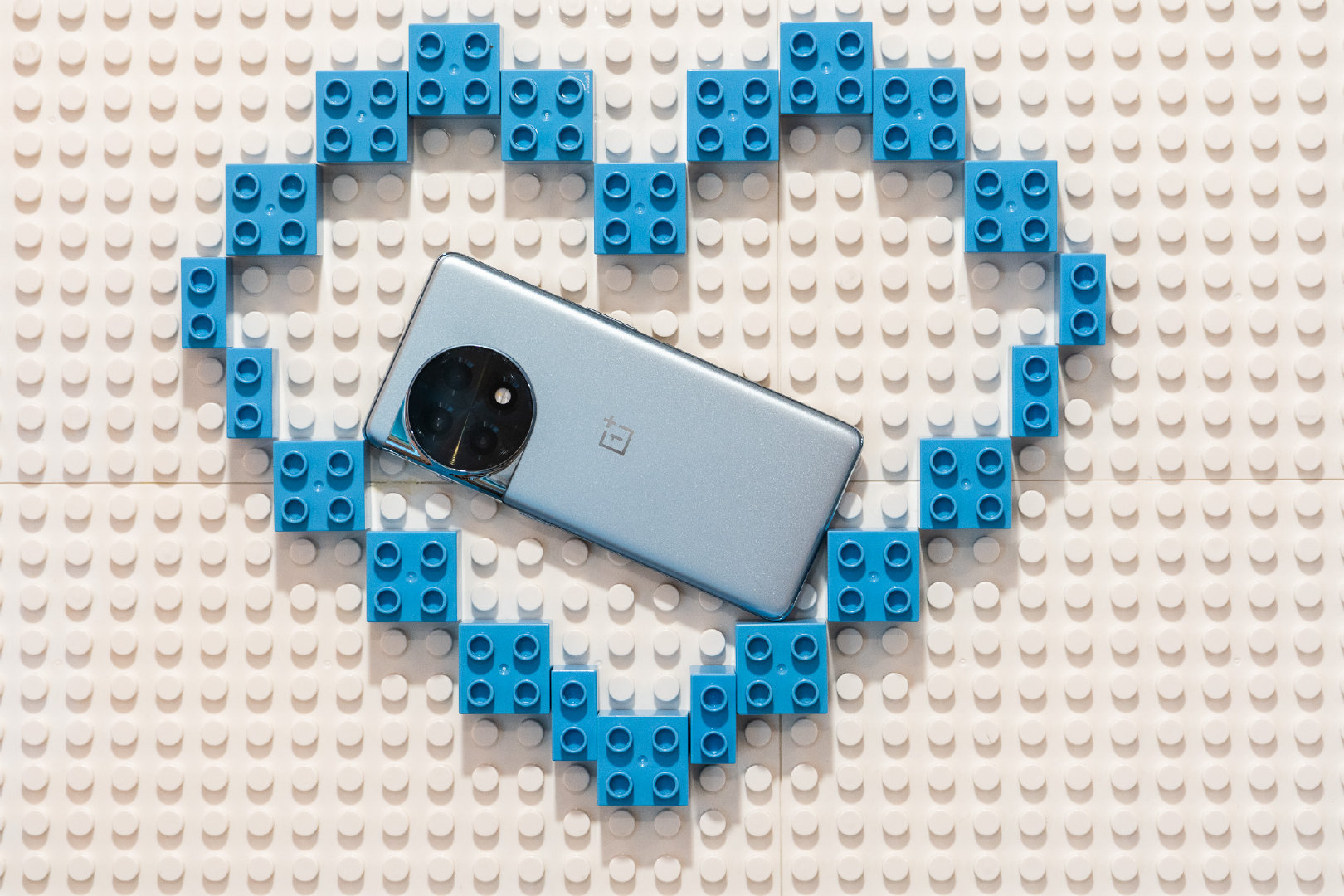 Cận cảnh OnePlus Ace 2 (OnePlus 11R): Thiết kế cao cấp, Snapdragon 8+ Gen 1, sạc nhanh 100W, giá ...