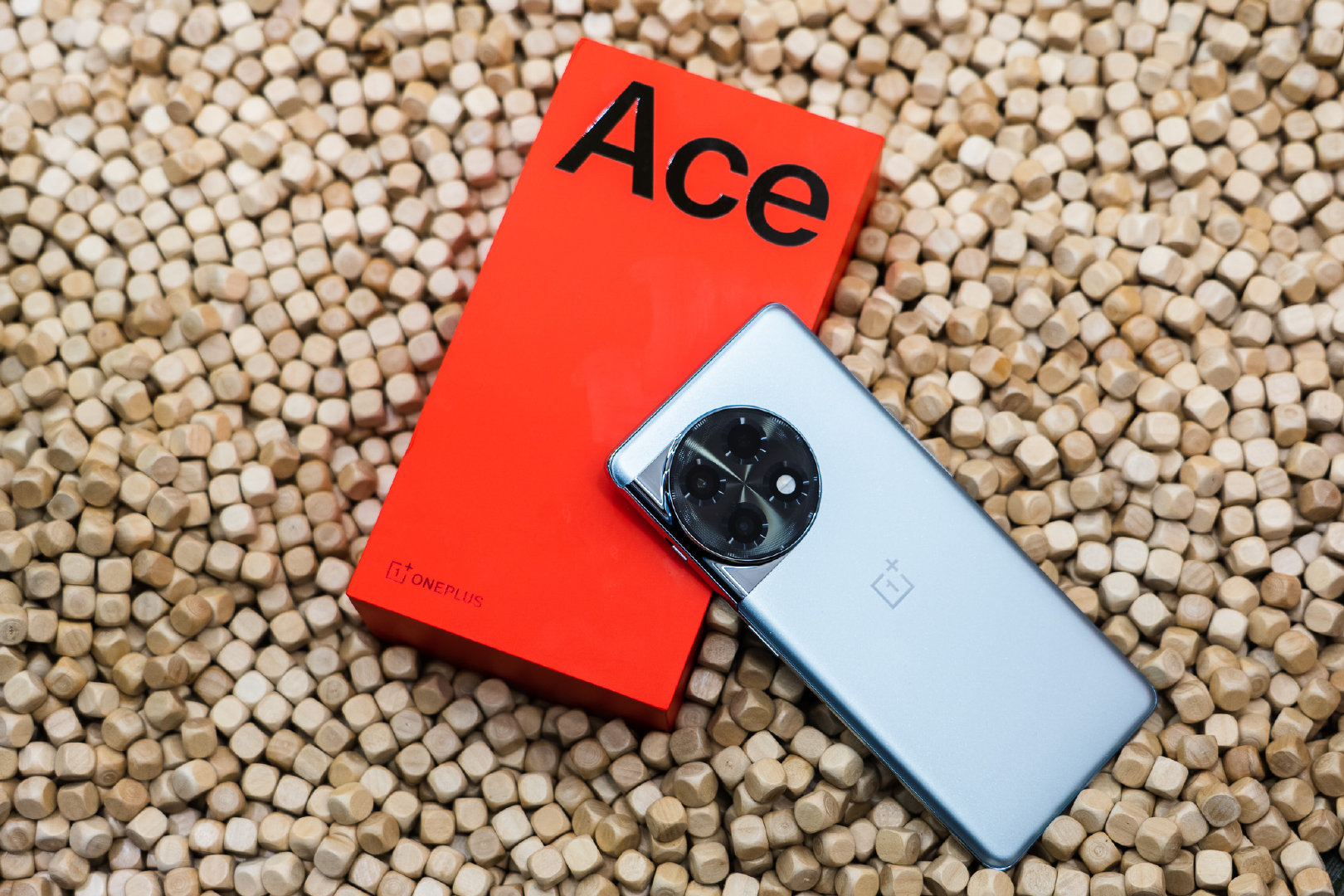 Cận cảnh OnePlus Ace 2 (OnePlus 11R): Thiết kế cao cấp, Snapdragon 8+ Gen 1, sạc nhanh 100W, giá ...