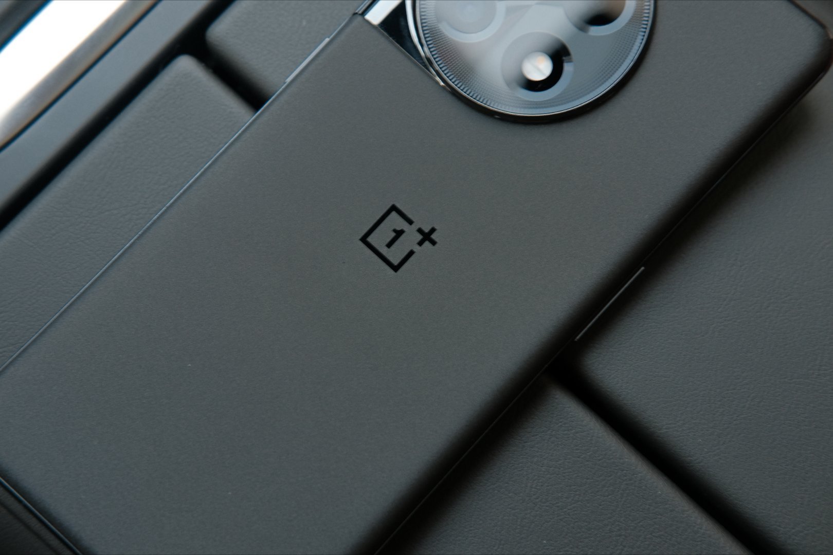 Cận cảnh OnePlus Ace 2 (OnePlus 11R): Thiết kế cao cấp, Snapdragon 8+ Gen 1, sạc nhanh 100W, giá ...