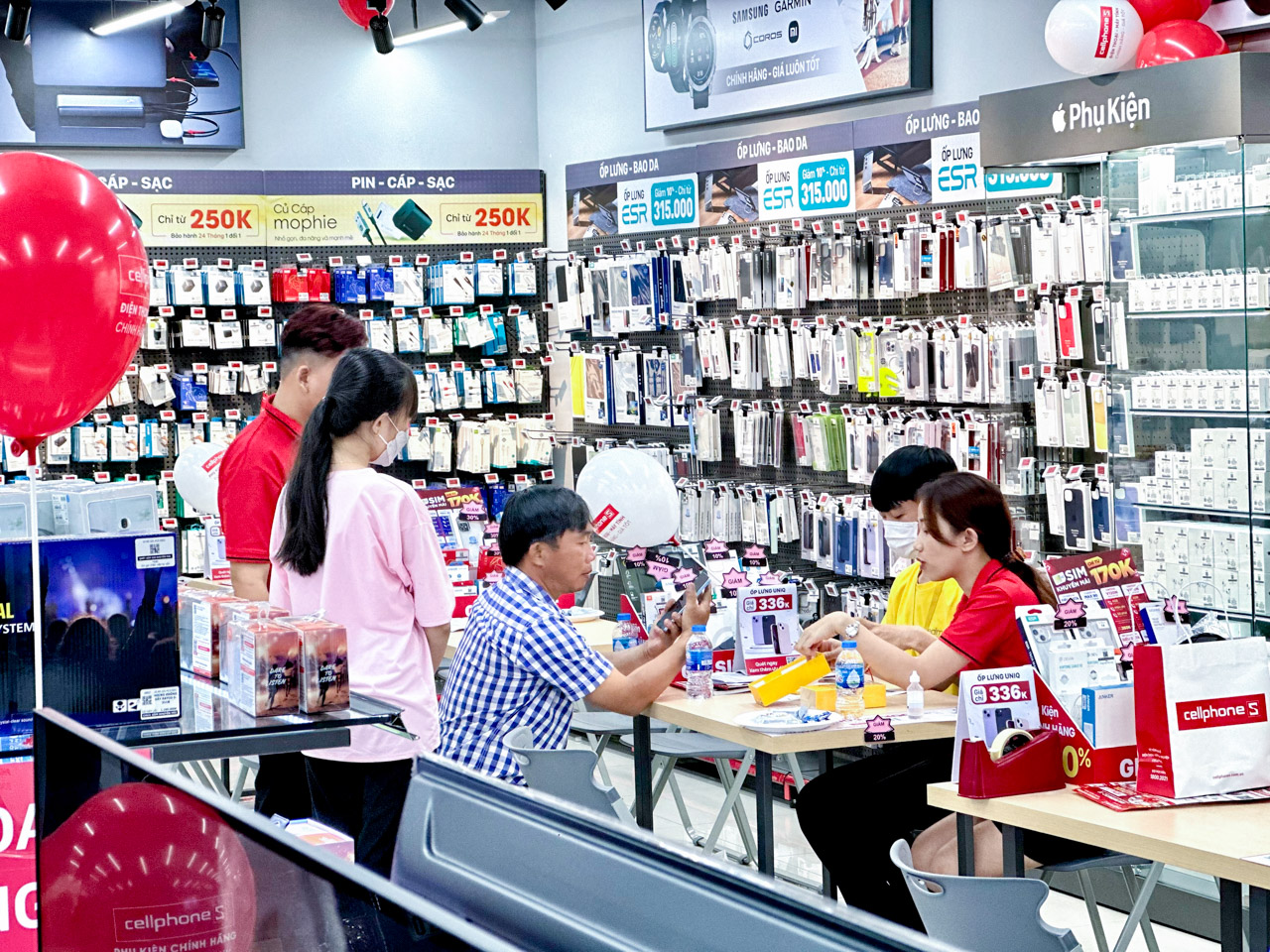 CellphoneS mừng khai trương cửa hàng mới tại 855 đường Cách mạng tháng ...