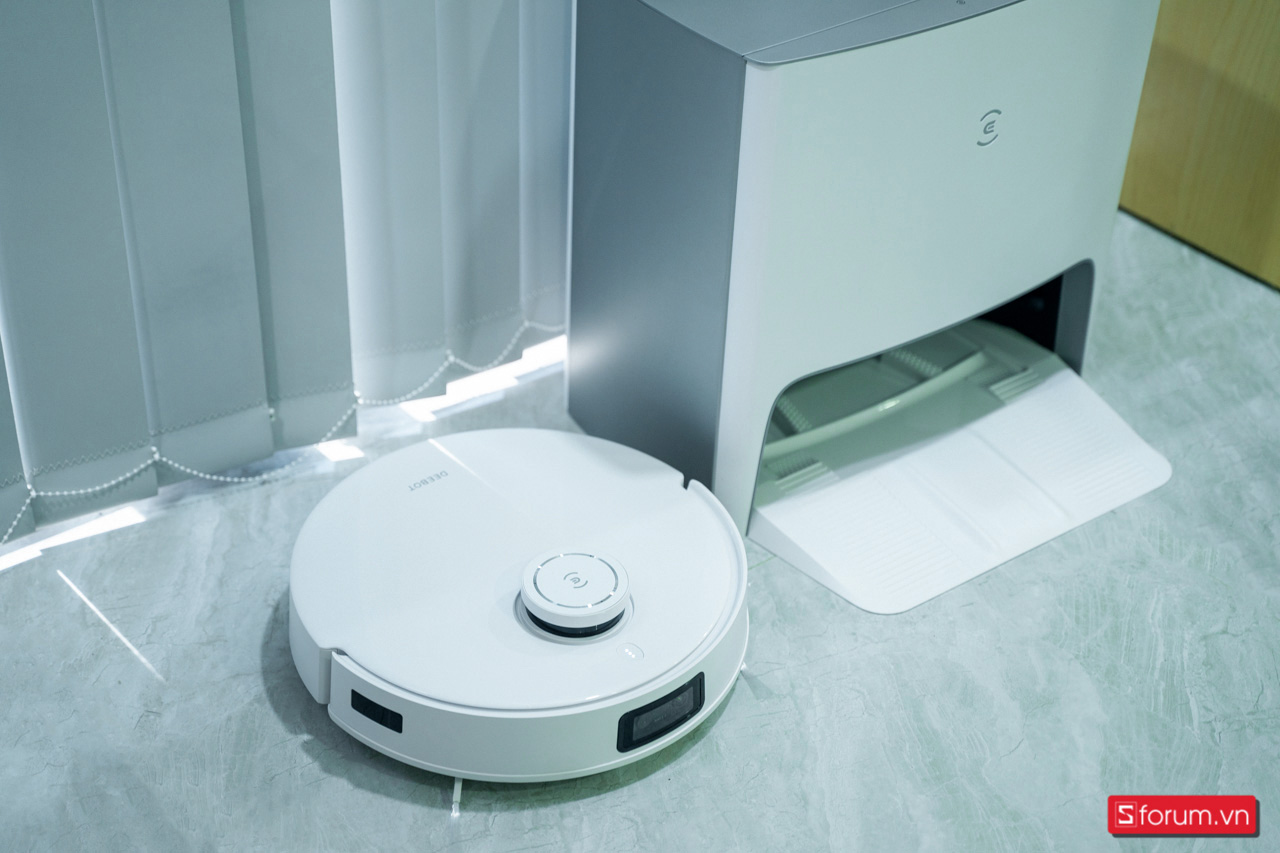 Trên tay robot hút bụi Ecovacs Deebot T10 Turbo: Thiết kế sang trọng, trạm giặt giẻ nhỏ gọn ...
